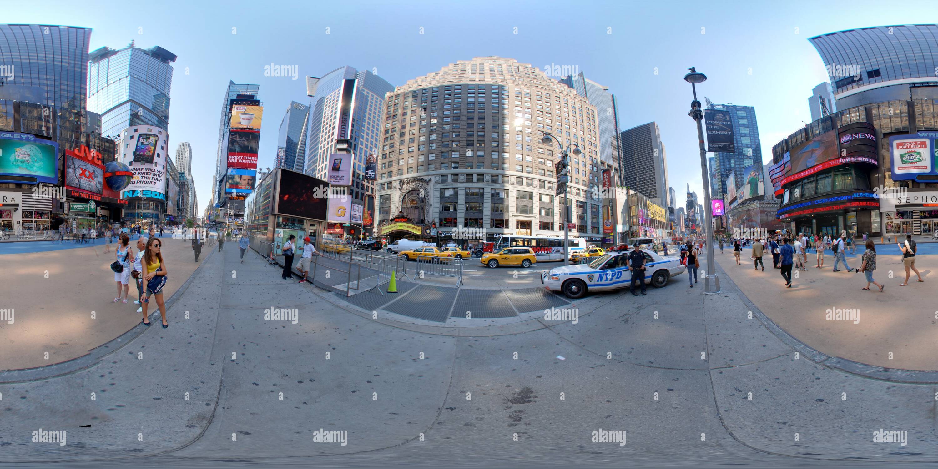360° view of Times Square 1 Fused - Alamy
