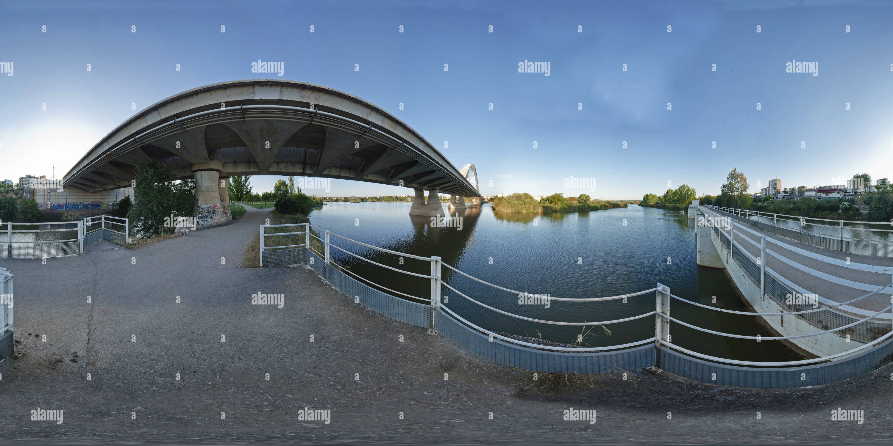 360° view of Lusitania Bridge in Merida - Alamy