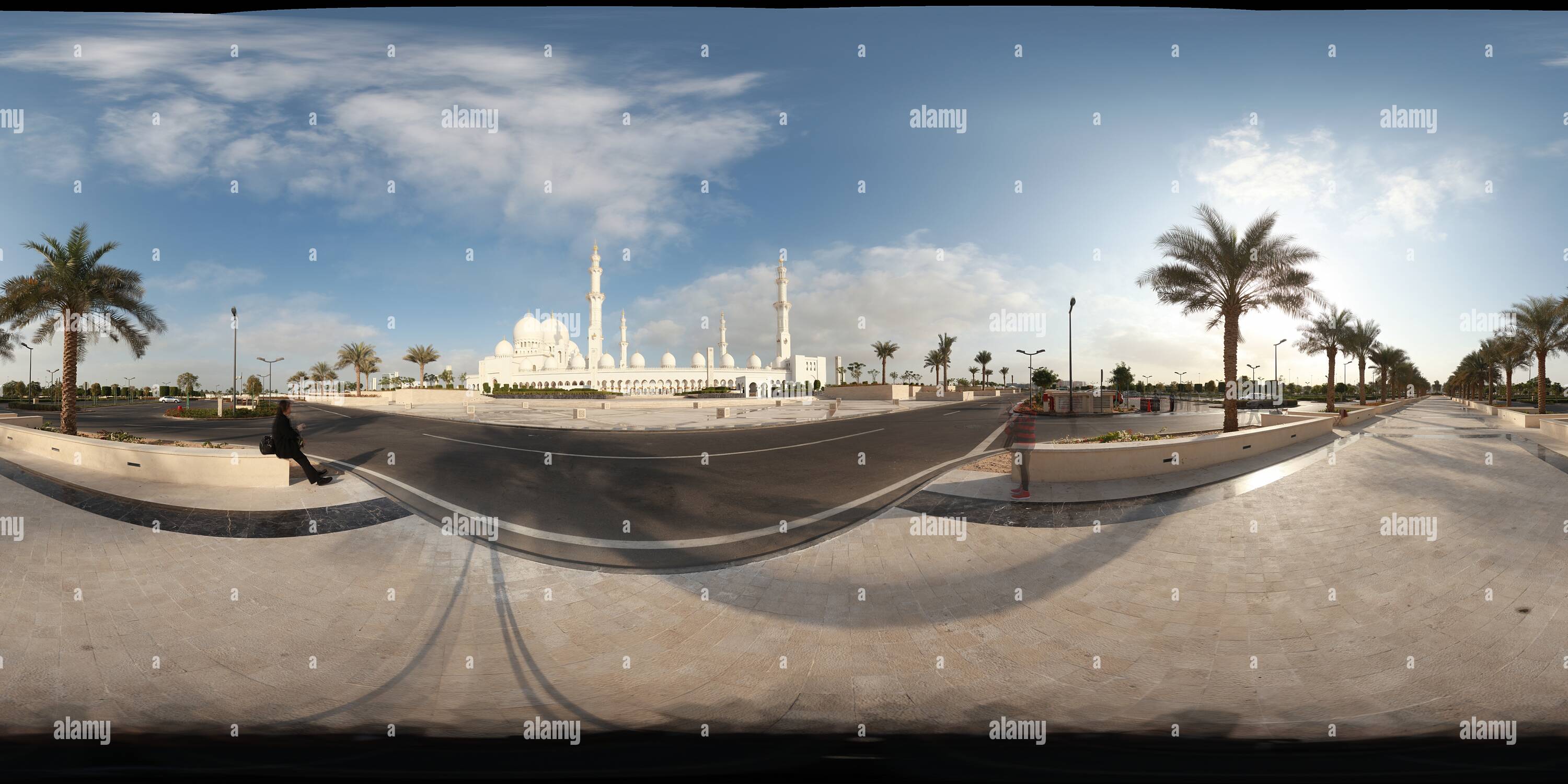 360° view of Grand Mosque Abu Dhabi - Alamy