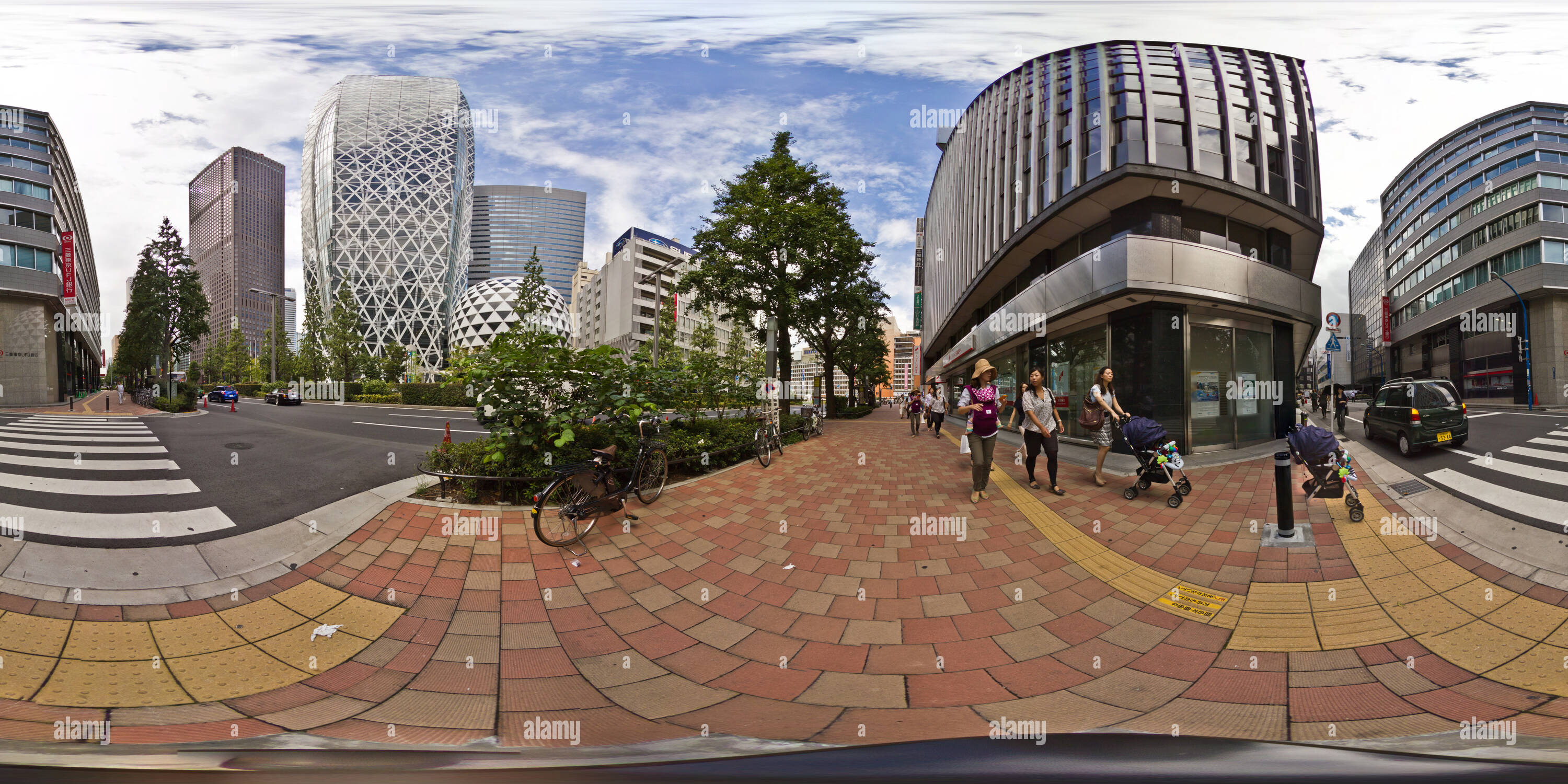 360° view of Walking around in Tokyo in September - 6 - Alamy