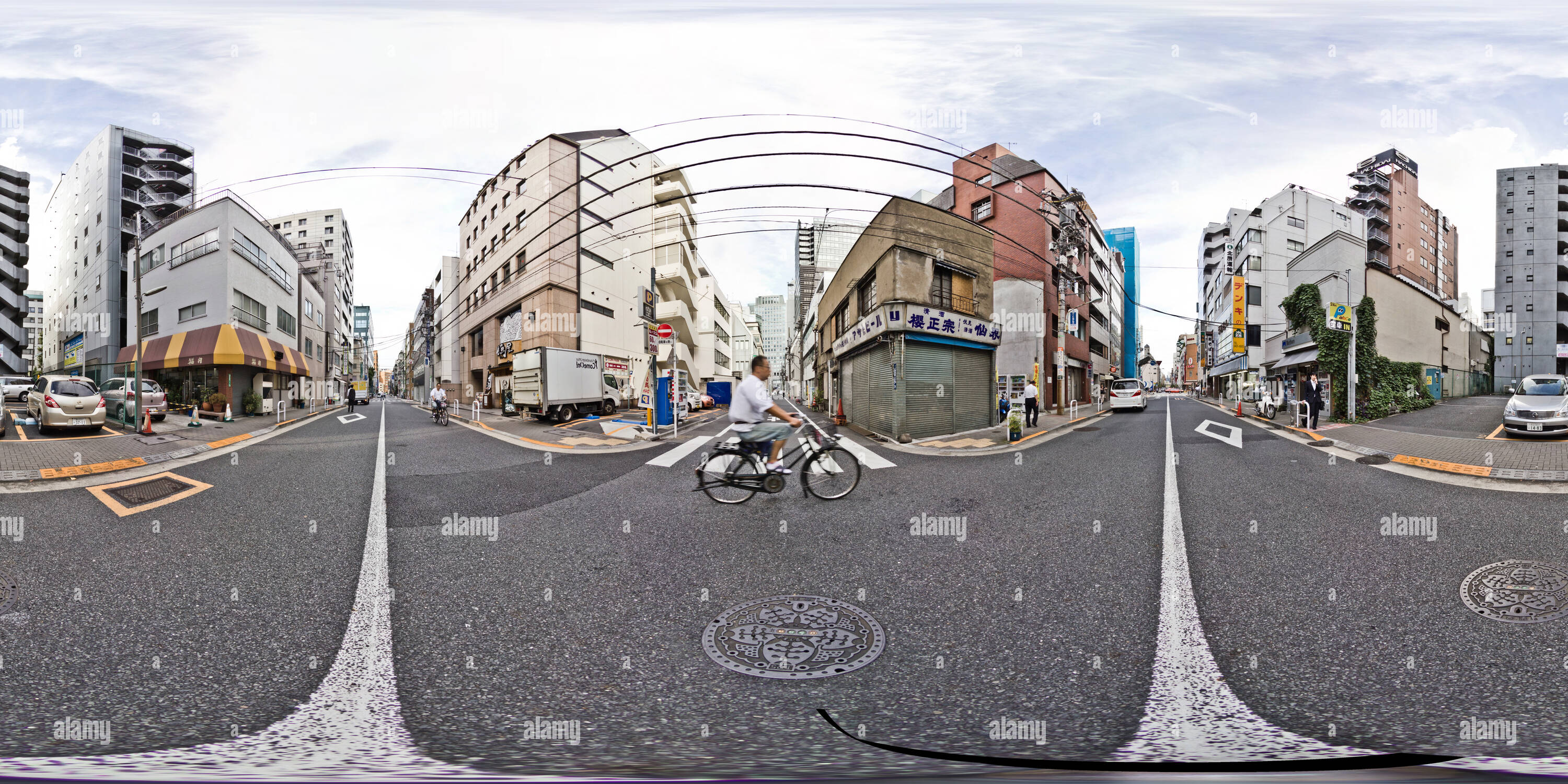 360° view of Walking around in Tokyo in September - 22 - Alamy