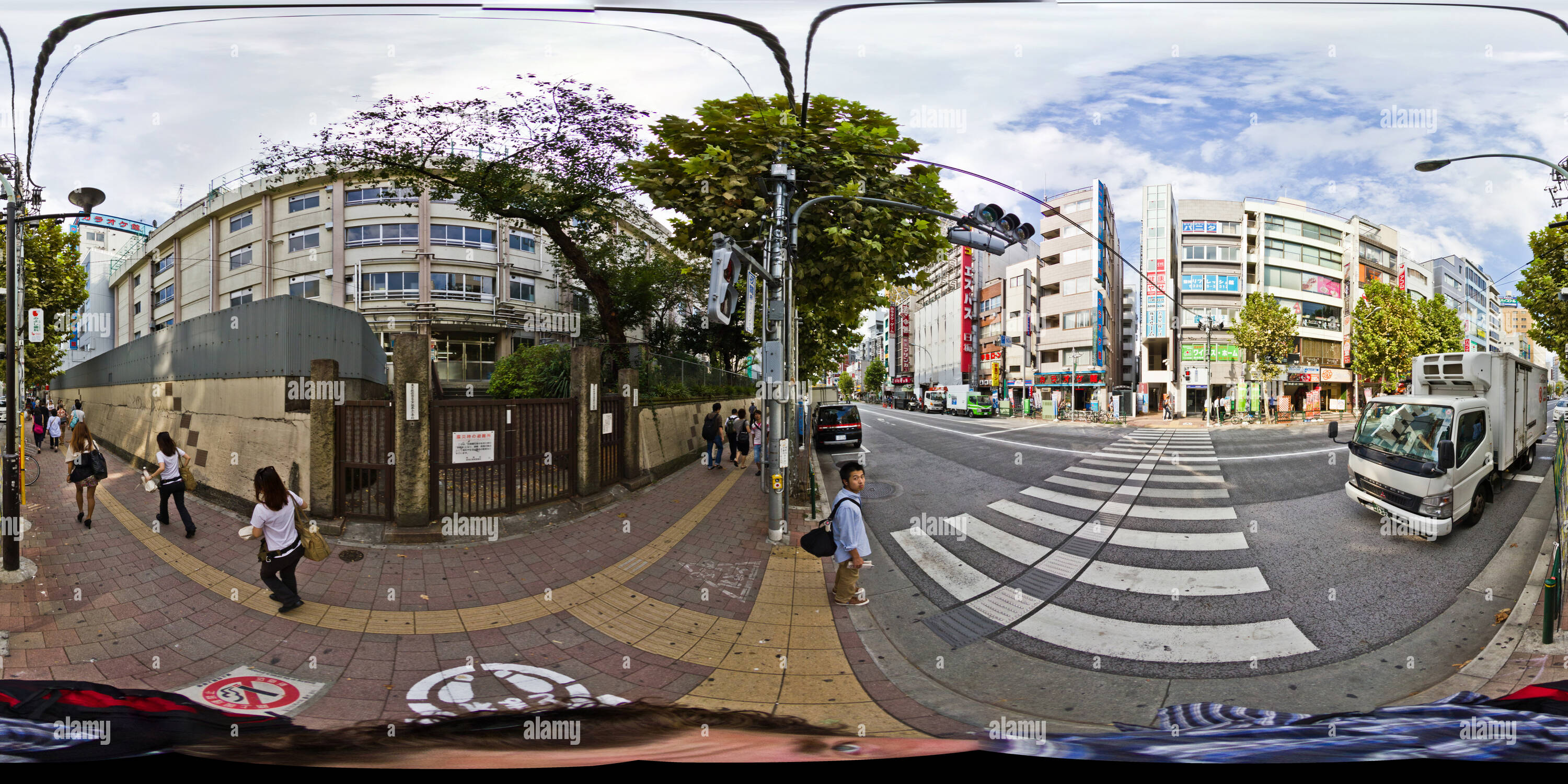 360° view of Walking around in Tokyo in September - 28 - Alamy