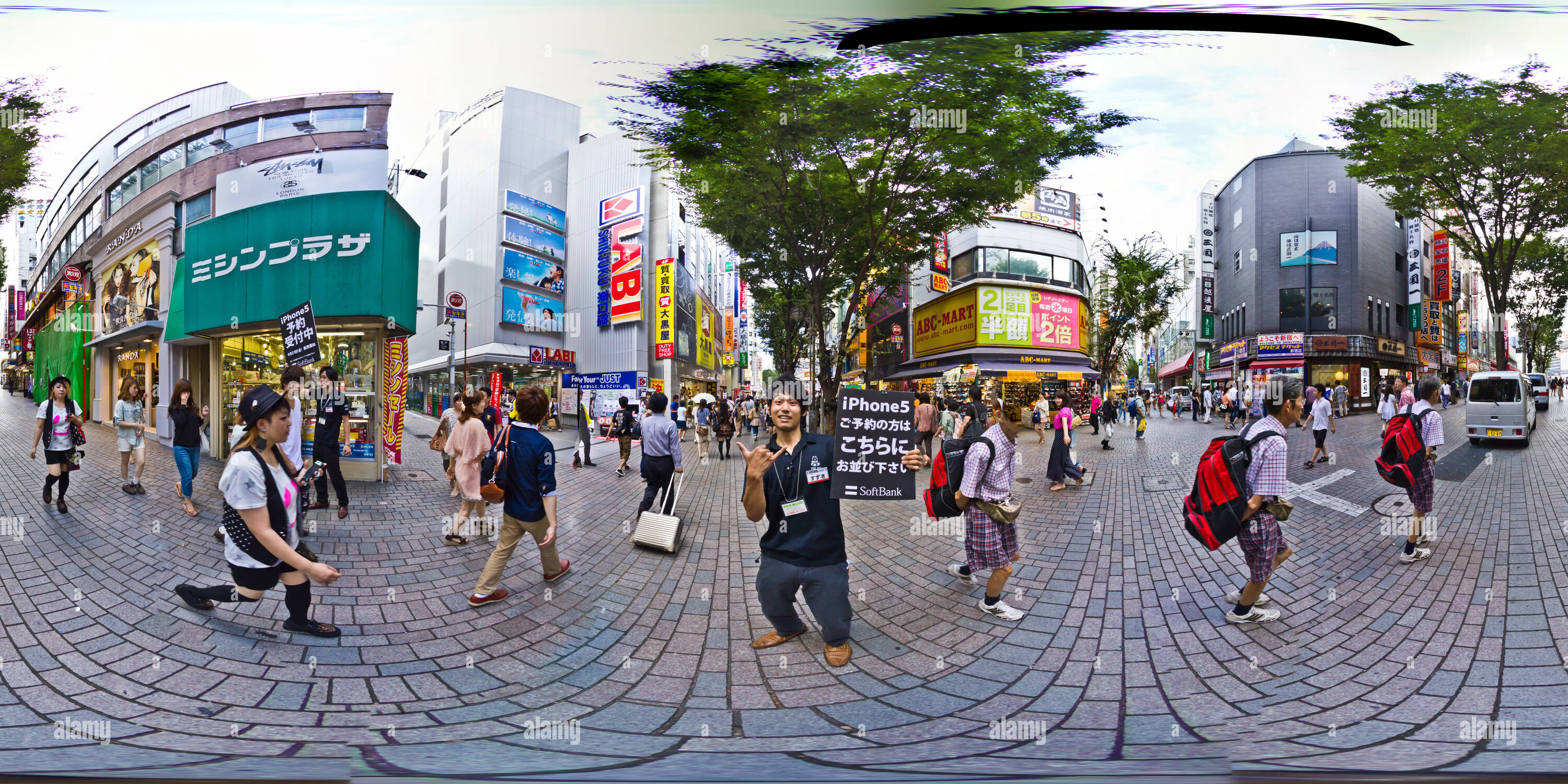 360° view of Walking around in Tokyo in September - 47 - Alamy