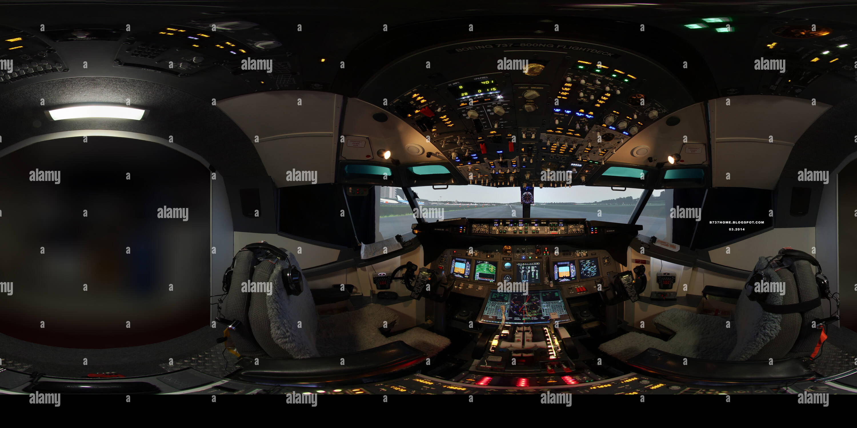 360° view of B737-800NG Homecockpit /5/ Pedestal view 3/ 2014 - Alamy