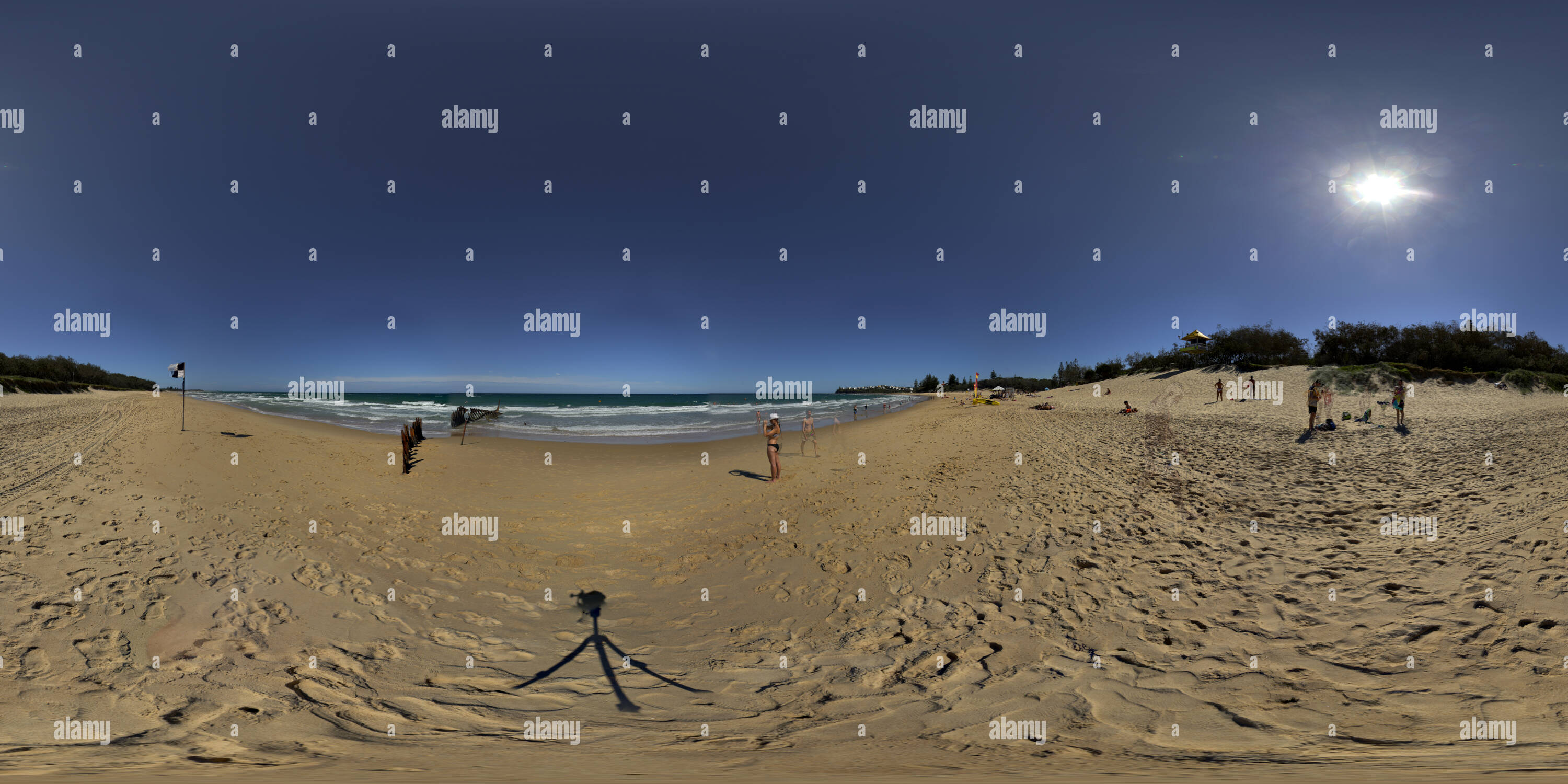 360° view of Dicky Beach shipwreck in heatwave - Alamy