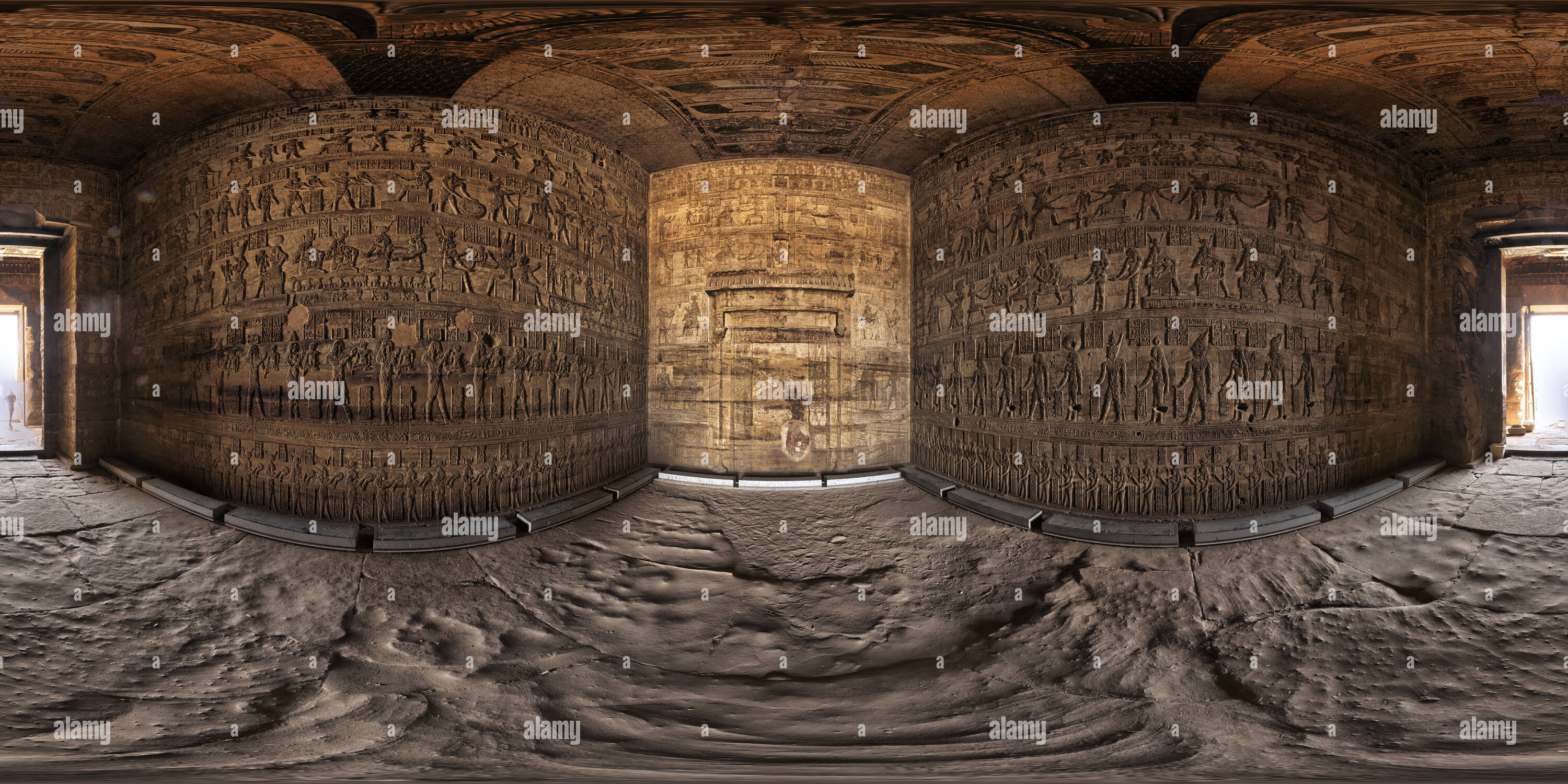 Temple Of Dendera Ceiling Stock Photos & Temple Of Dendera Ceiling ...