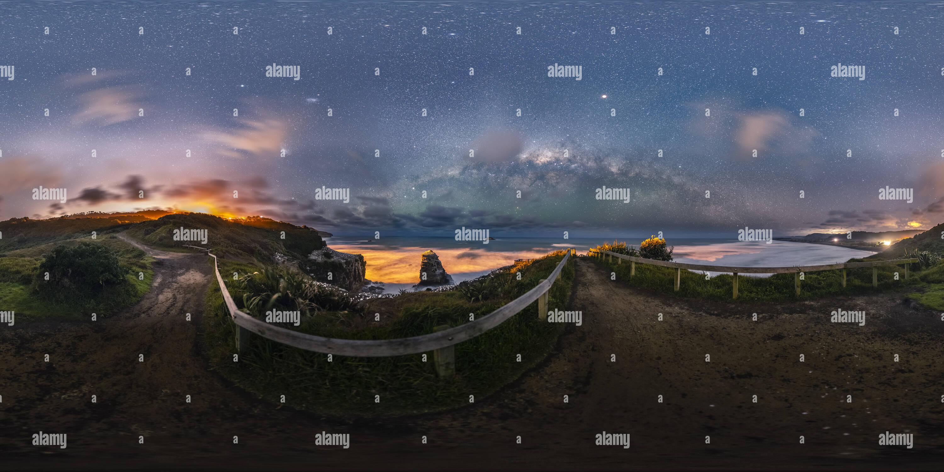 360° view of Milky way over Muriwai Gannet Colony, Aucklnad - Alamy