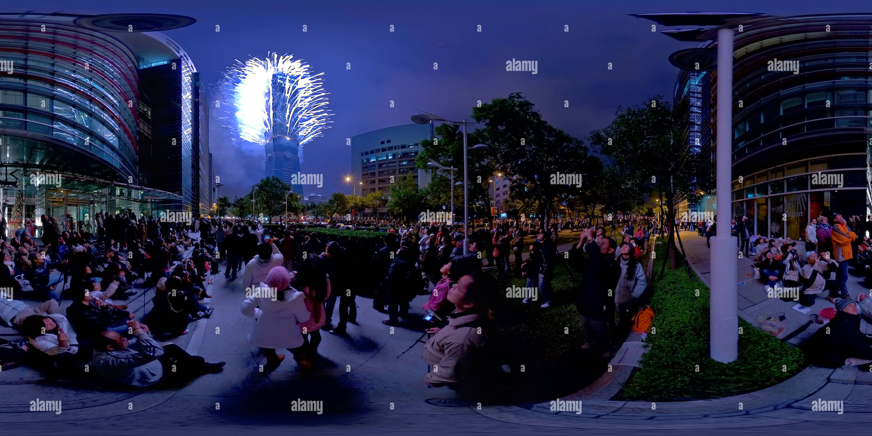 360° view of 2010 Taipei 101 New Year Eve firework - Alamy