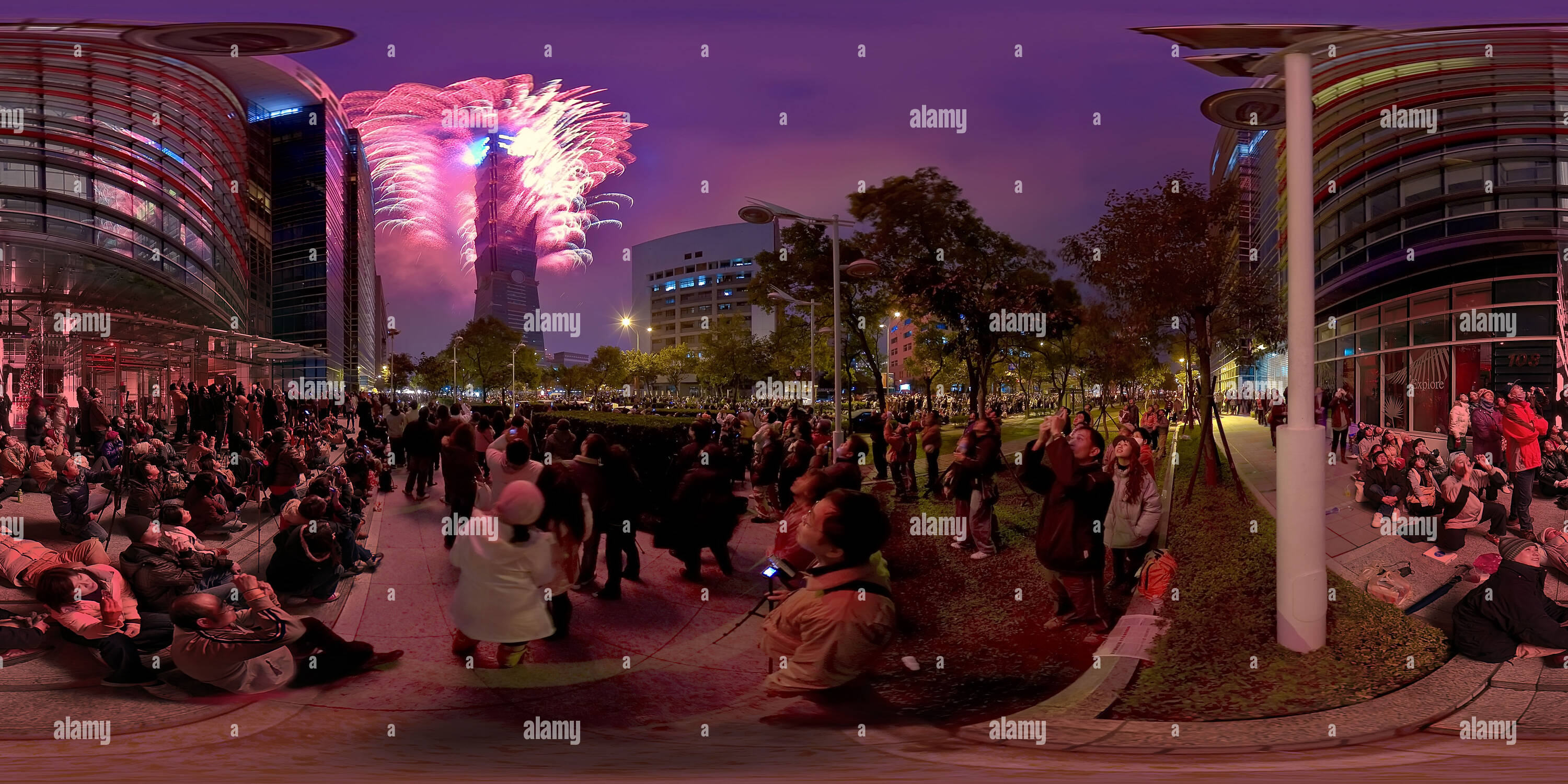 360° view of 2010 taipei 101 new year eve firework-2 - Alamy