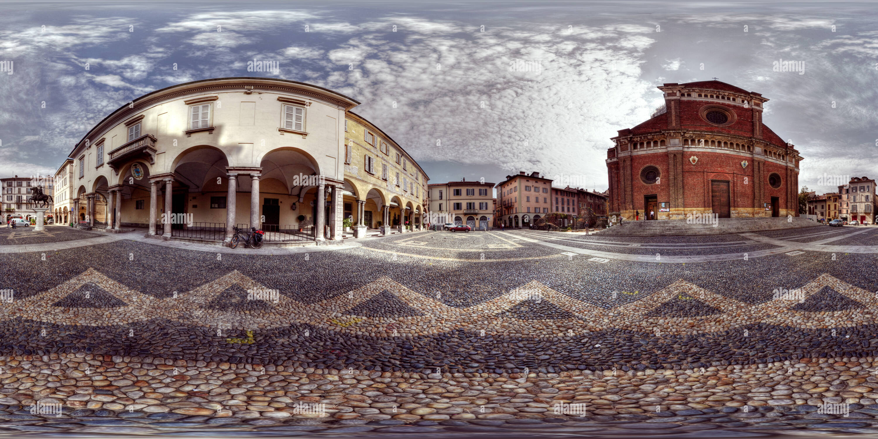 360° view of Pavia - piazza del Duomo - Alamy