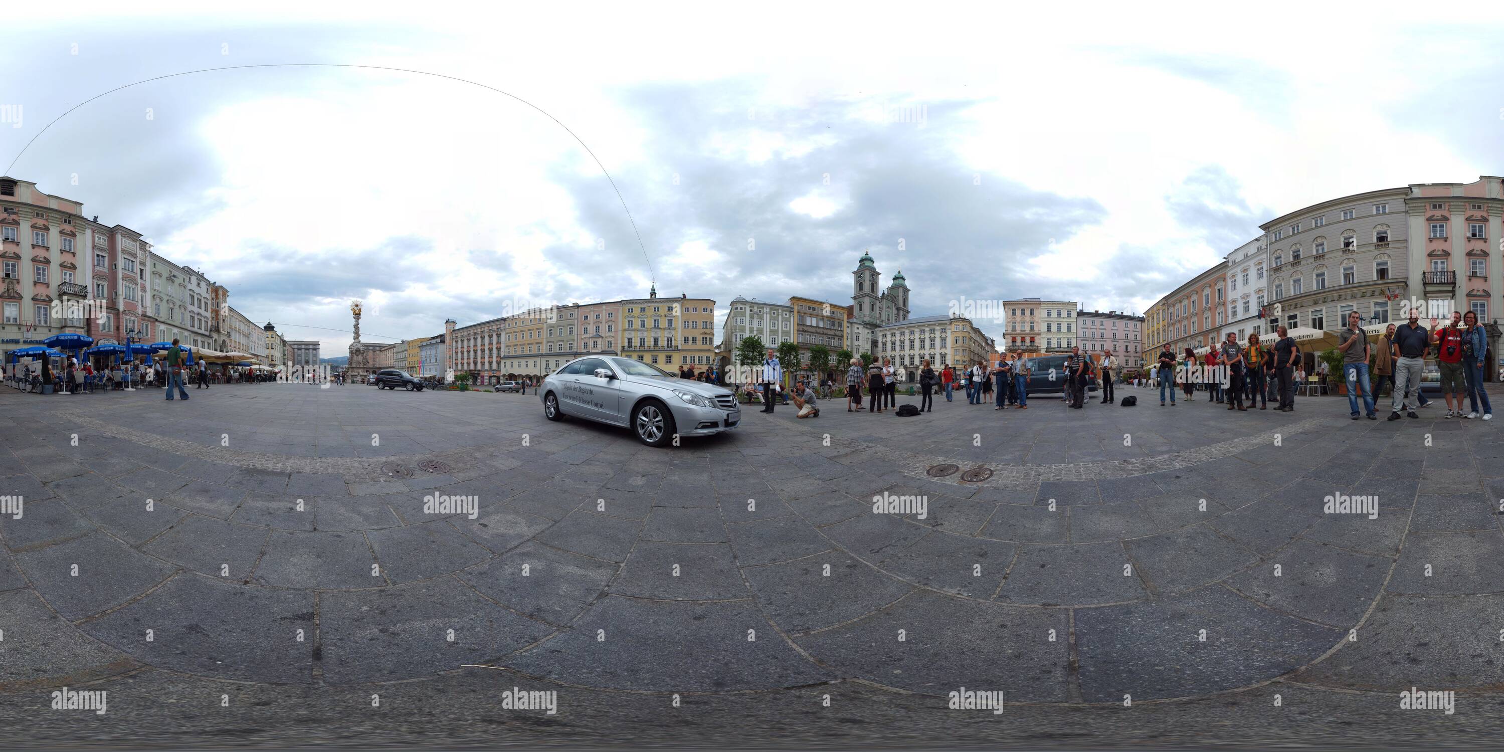 360° view of The new Mercedes-Benz E-Class Coupe - Alamy