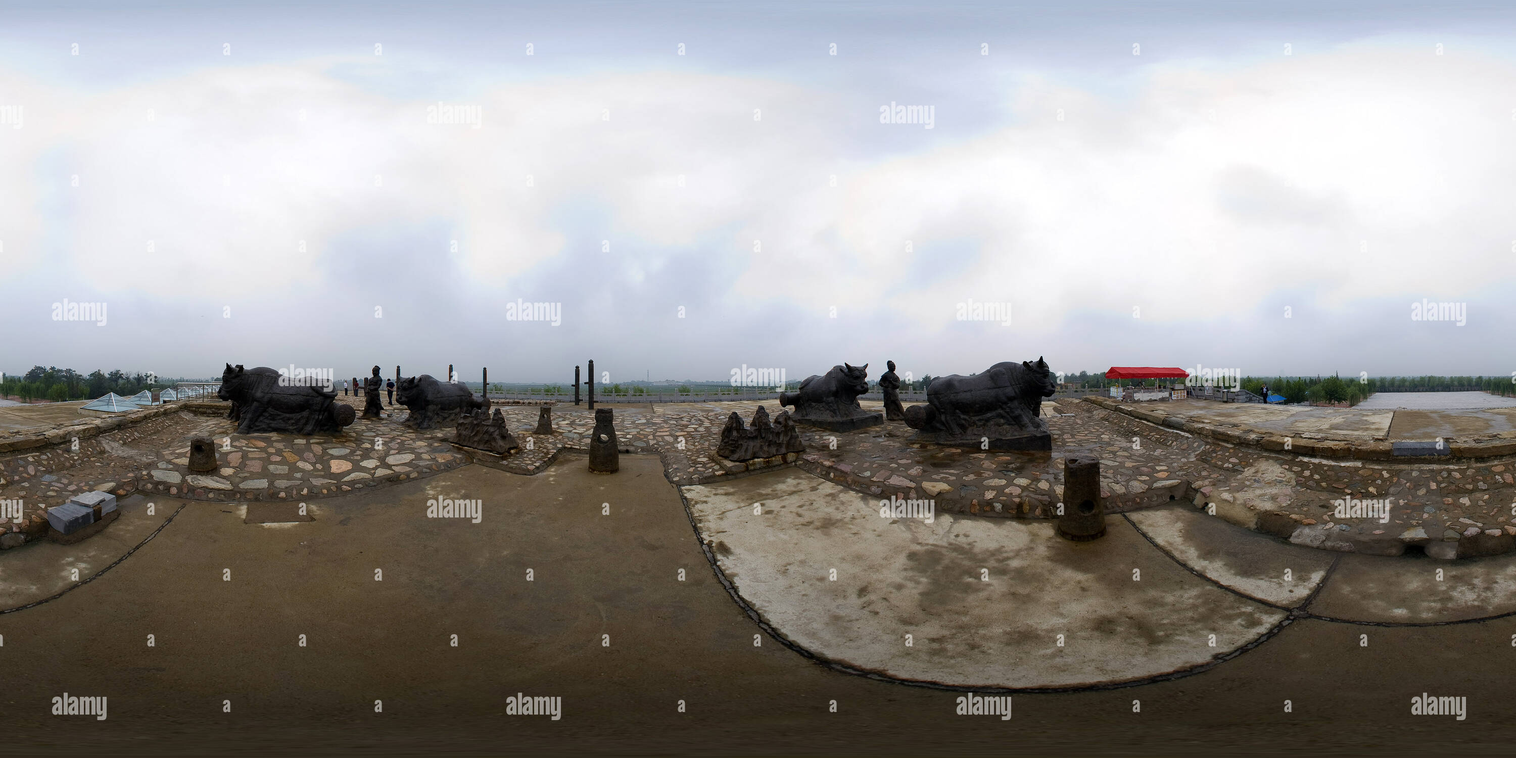 360° view of Yellow River big iron ox-iron ox - Alamy