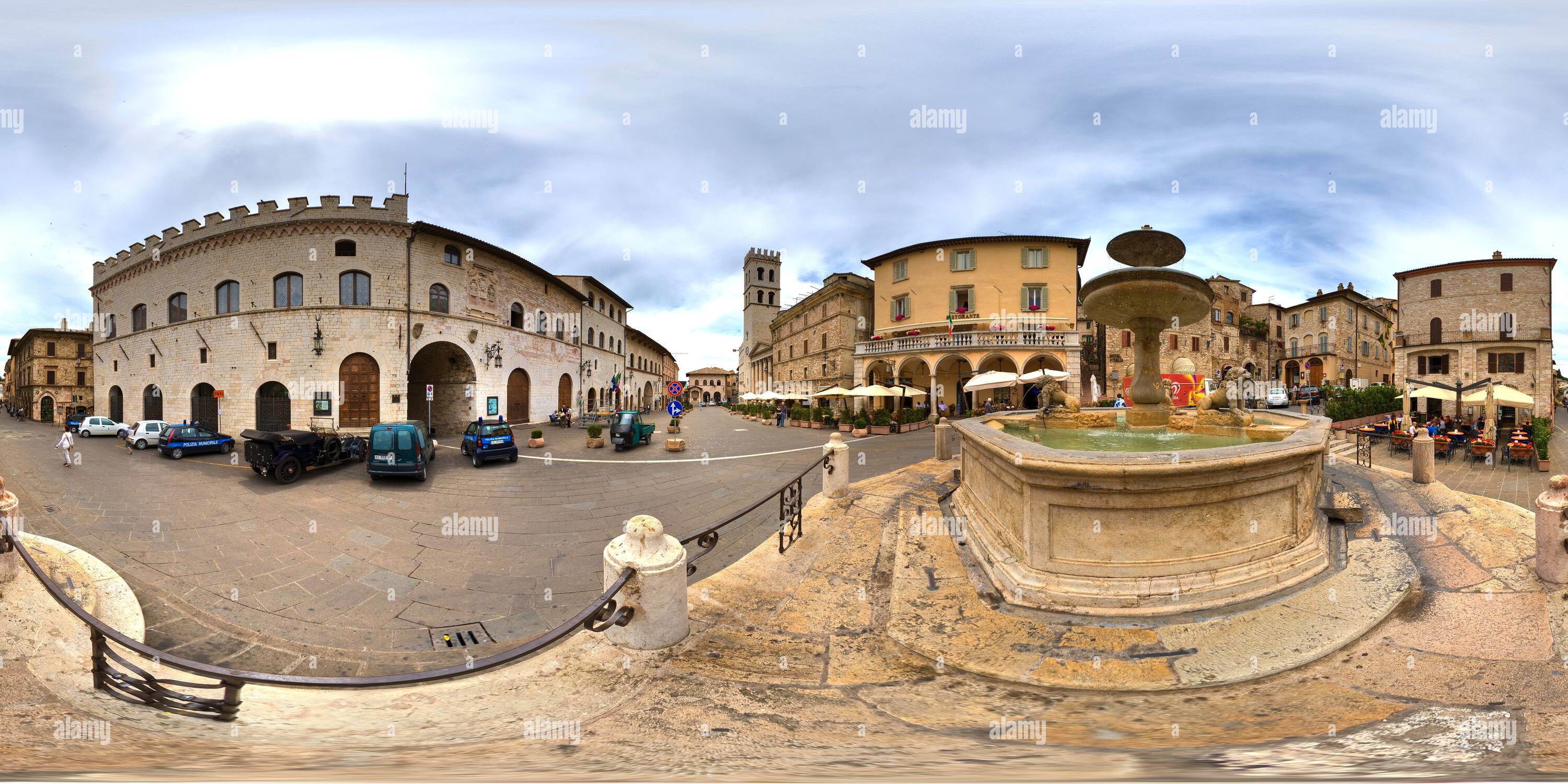 360° view of Piazza del Comune, Assisi - Alamy
