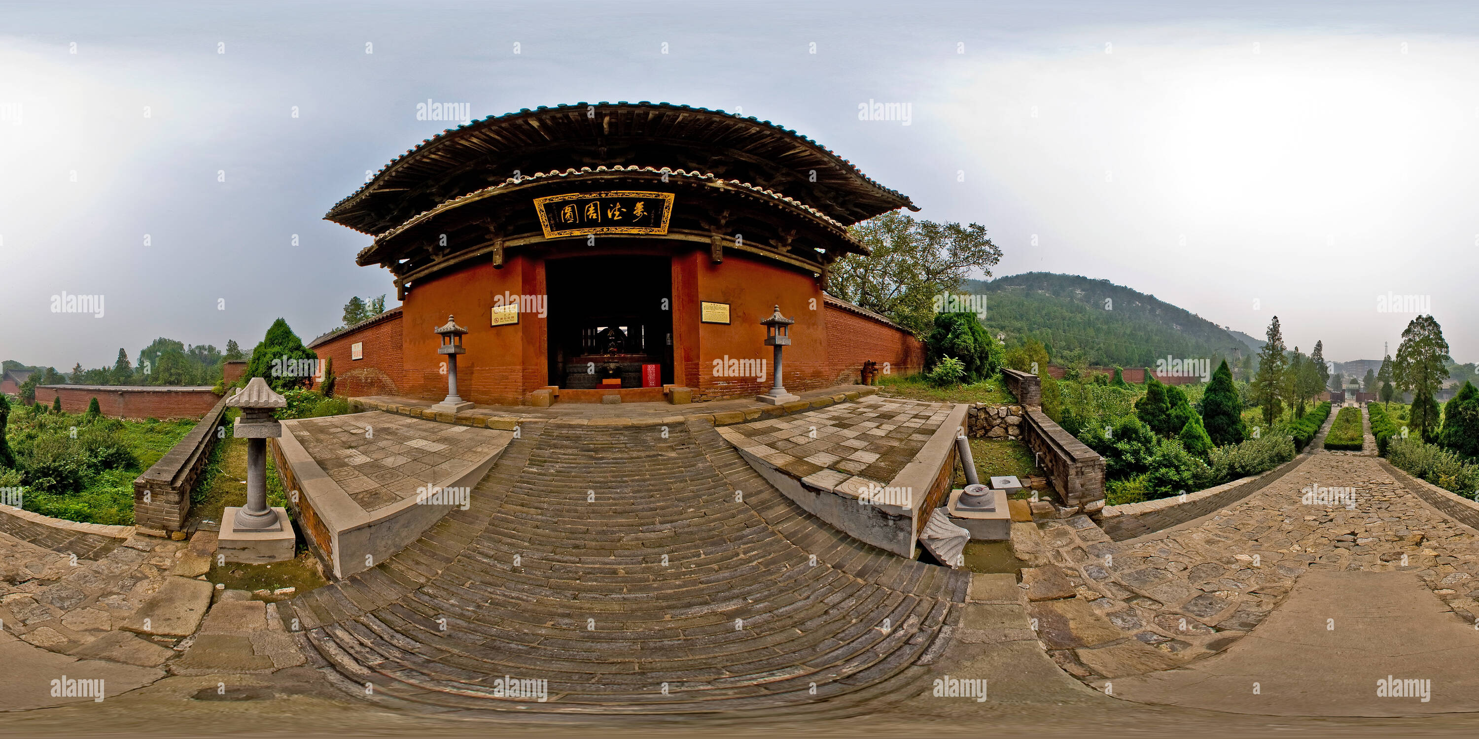 360° view of Linfen " Guang Shengsi " under temple-entrance - Alamy
