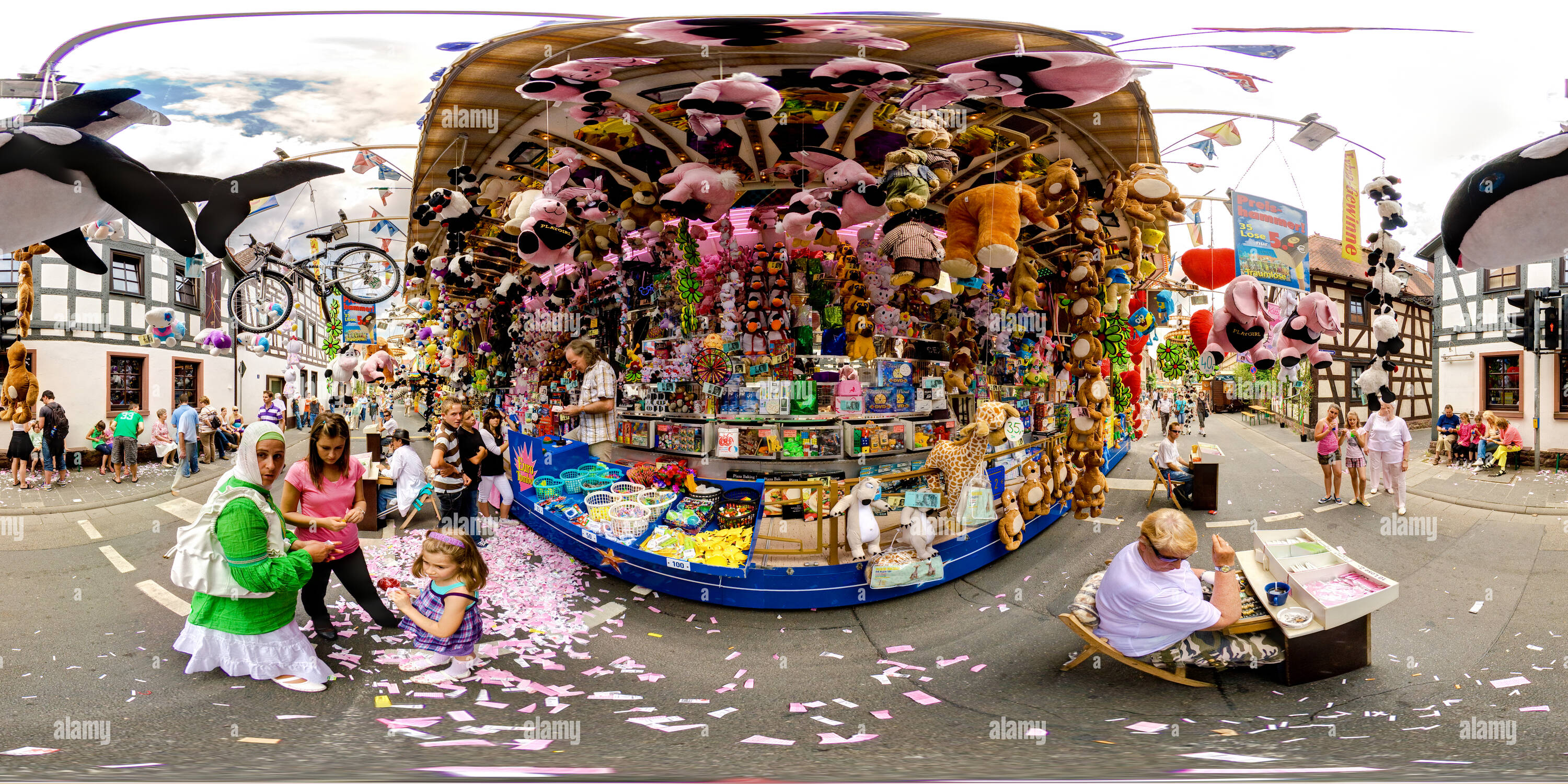 360° view of Losbude beim Langener Ebbelwoifest - Alamy