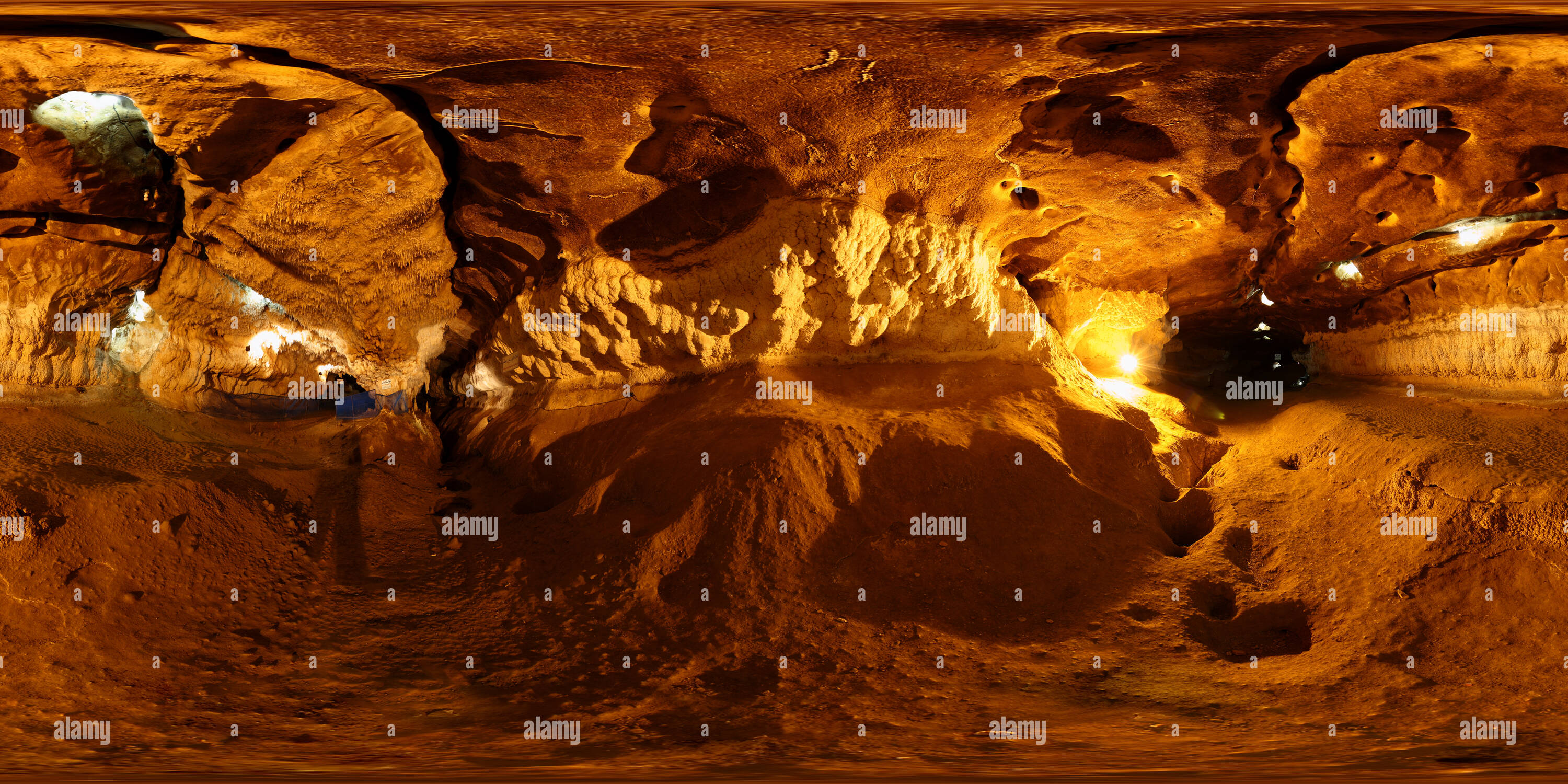 360° view of Katale Khor Cave Zanjan - Alamy