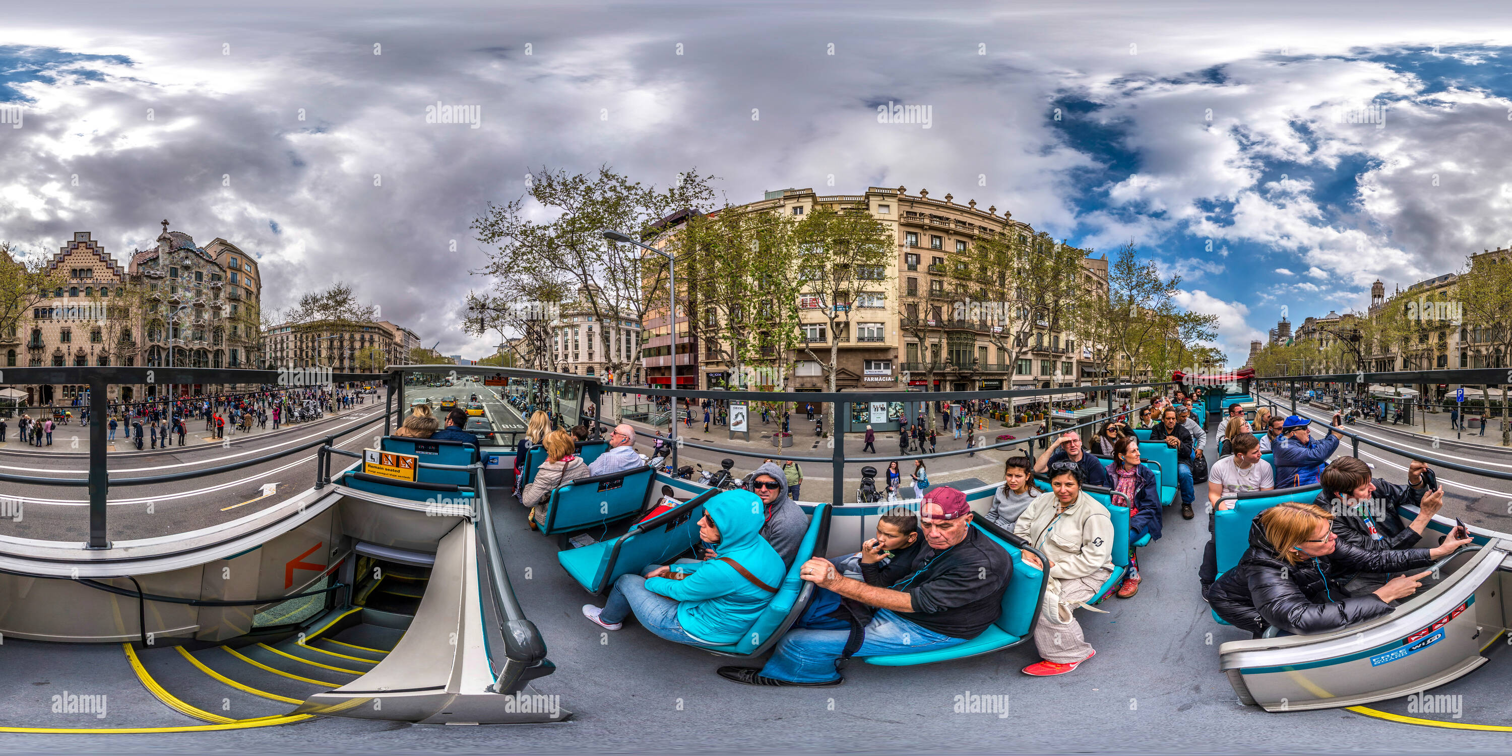 360° view of Barcelona Red Bus - City Tour - Casa Batlló - Alamy