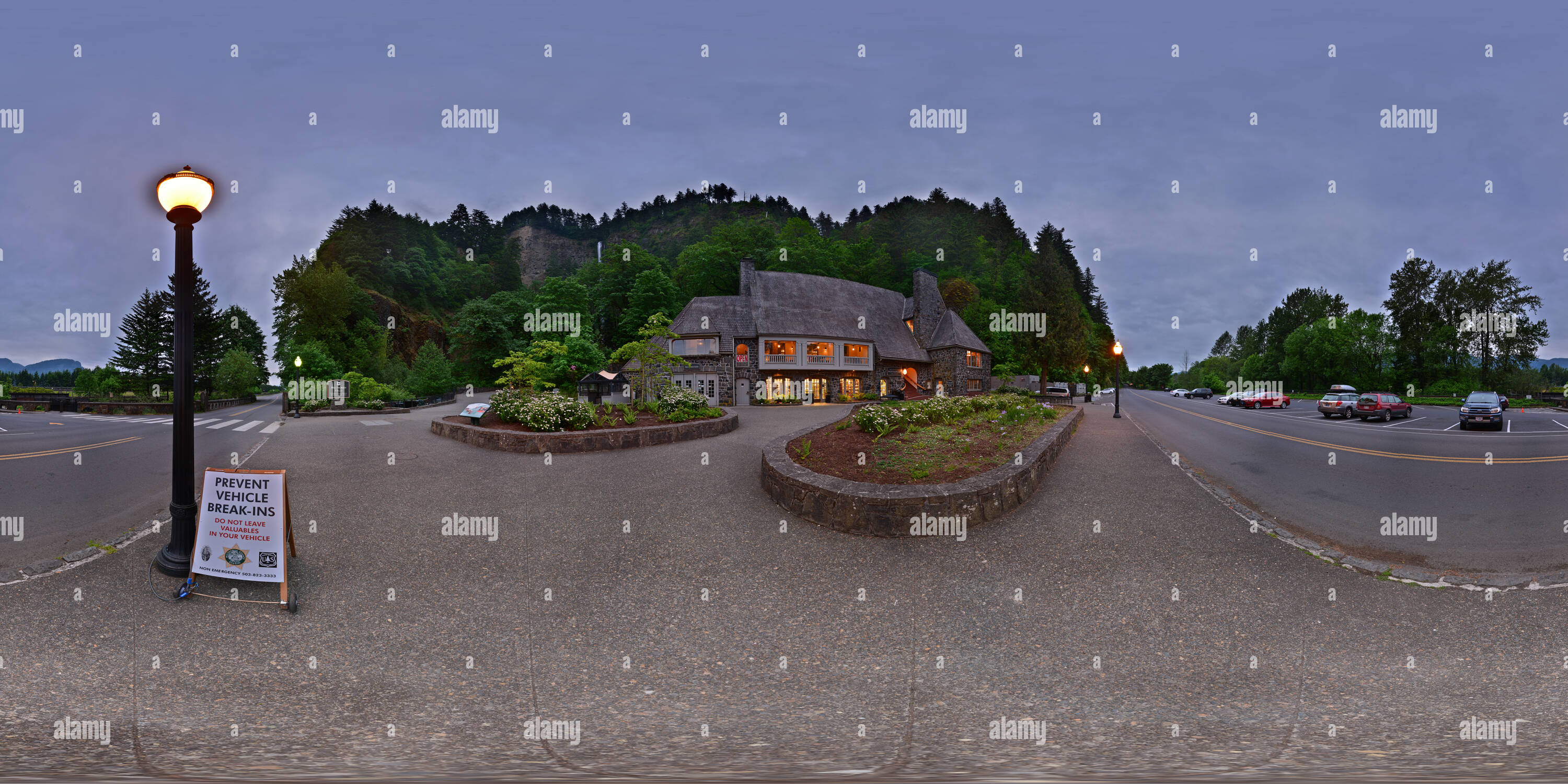 360° view of Multnomah Falls Lodge, Columbia River Gorge - Alamy