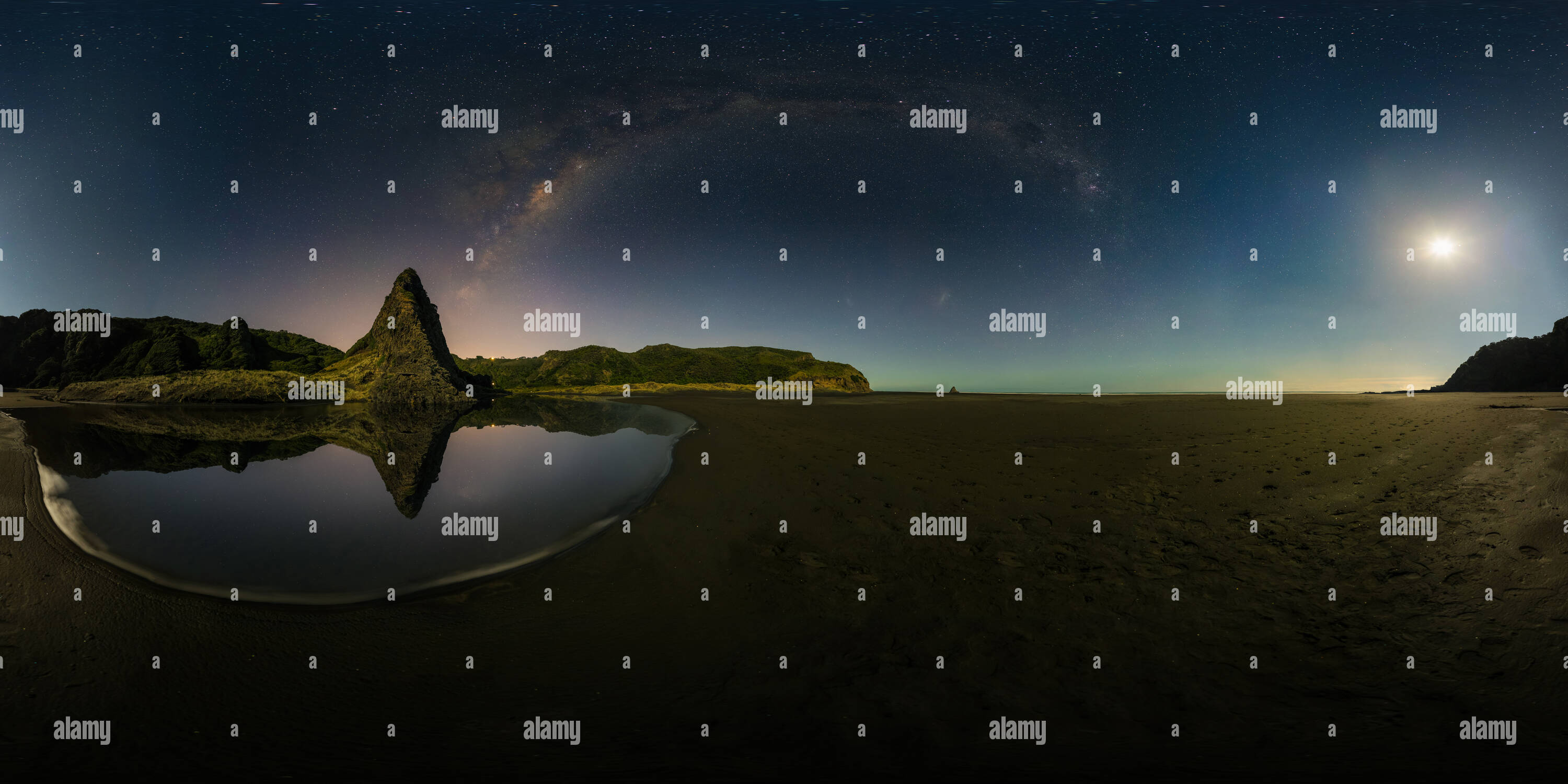 360° view of Karekare Beach Milky Way - Alamy