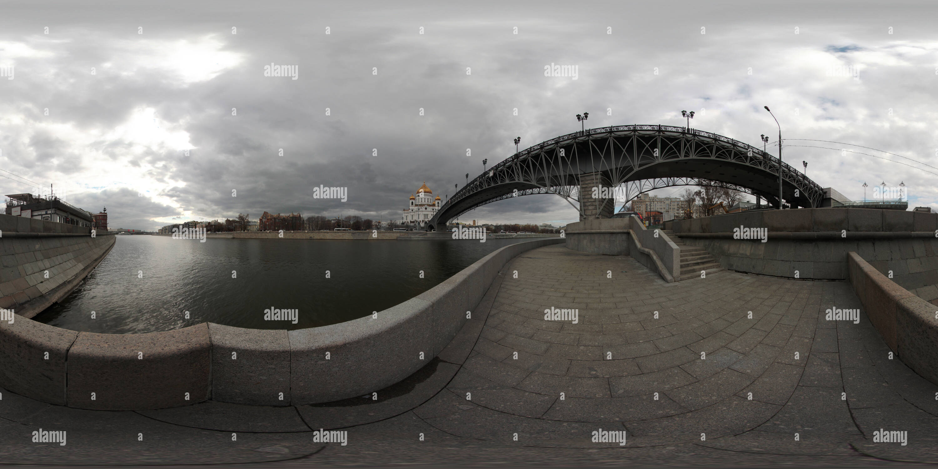 360° view of Patriarshy Bridge Cathedral of Christ the Saviour - Alamy