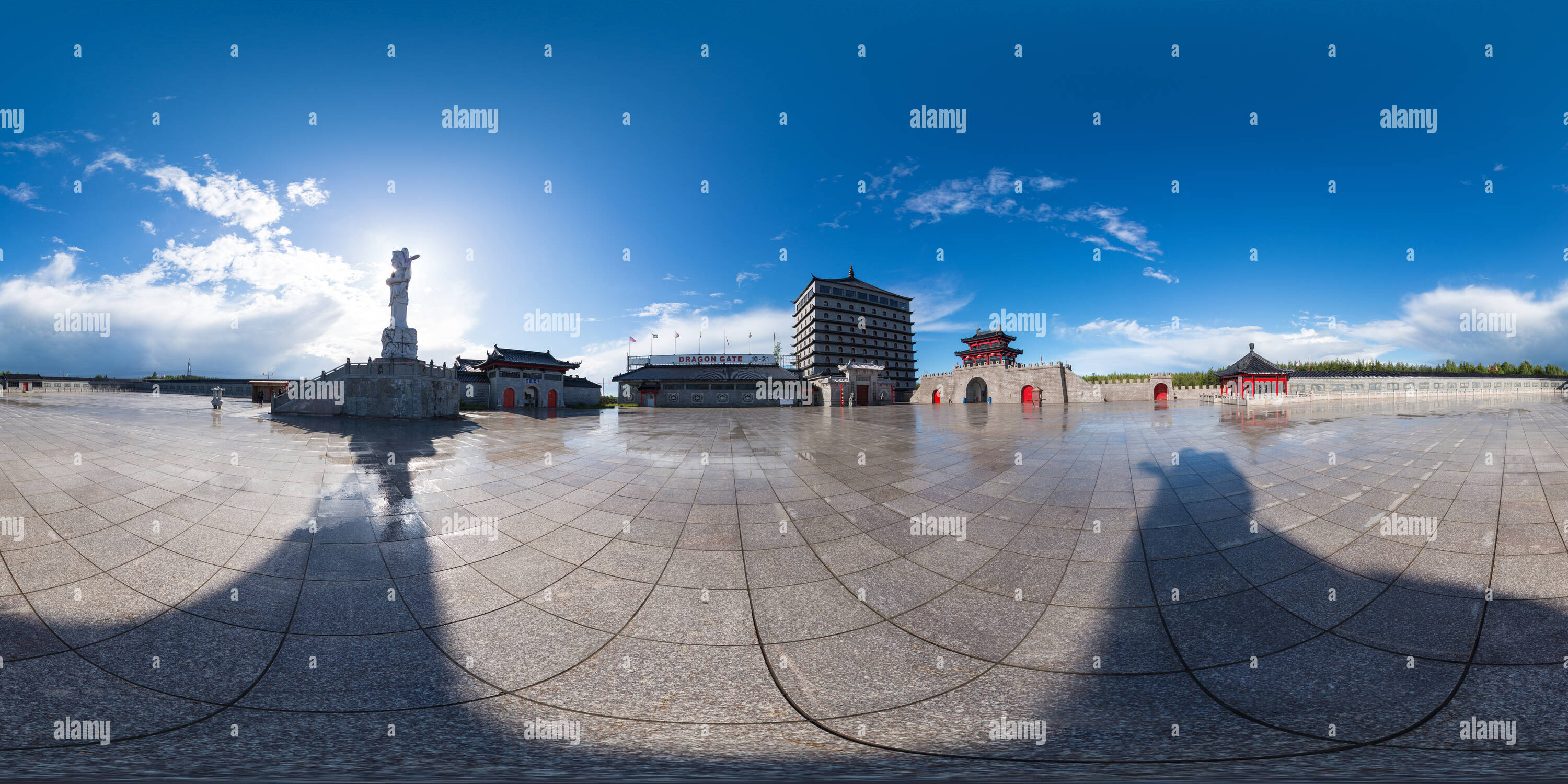 Dragon gate hotel hi-res stock photography and images - Alamy