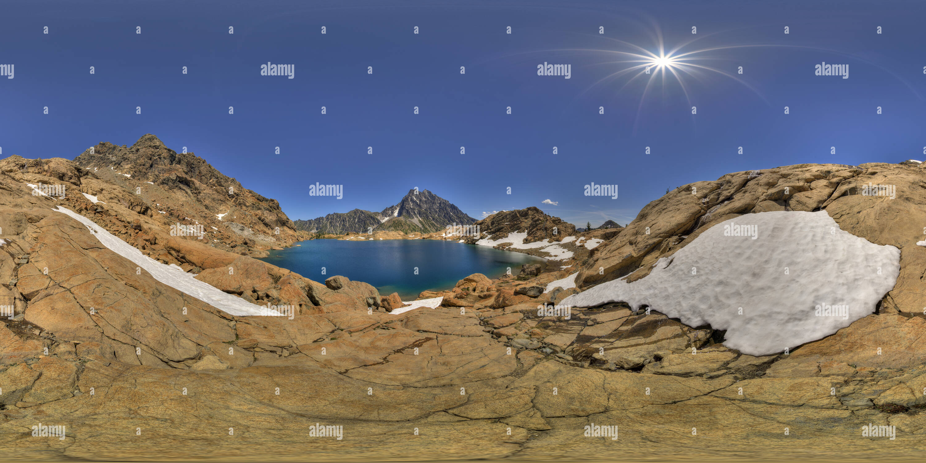 360° view of Lake Ingalls, Upper Rock Slabs, Alpine Lakes Wilderness, WA State - Alamy