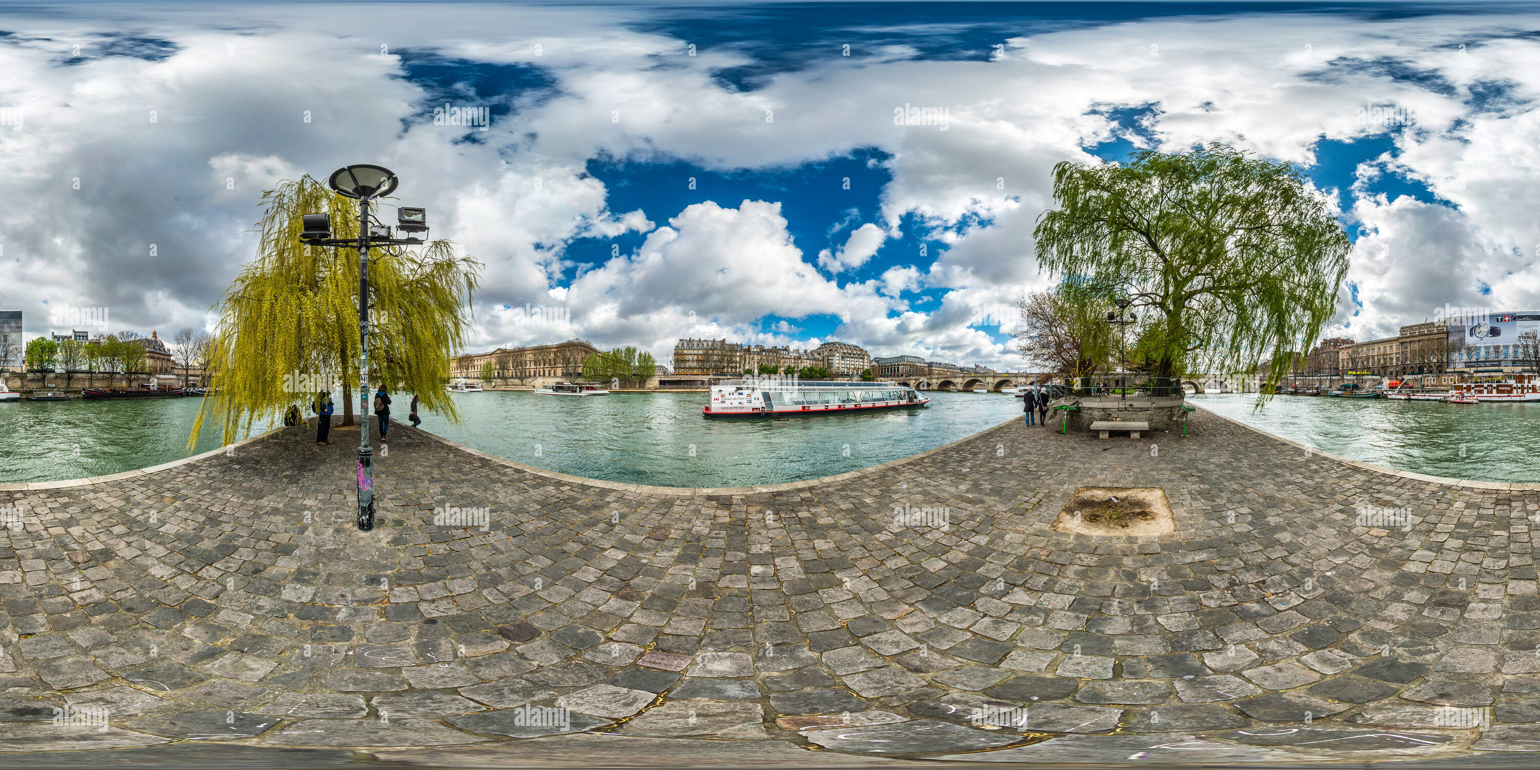 360° view of Square du Vert Galant - Alamy