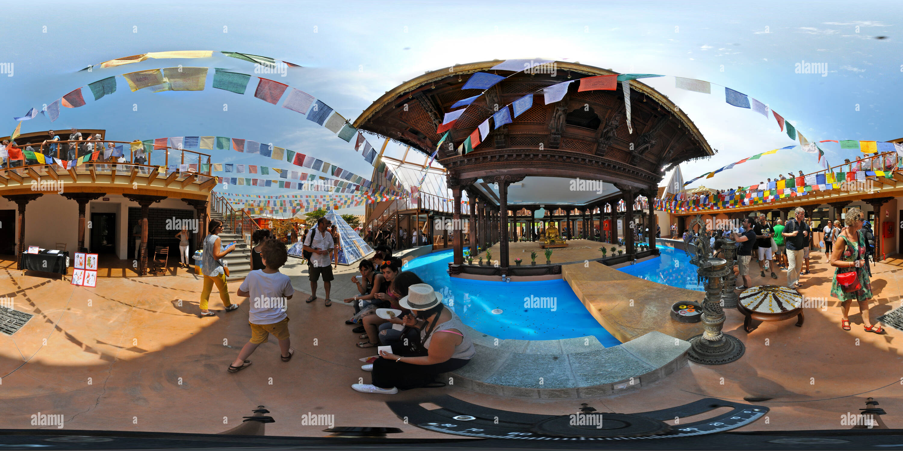 Nepal 360 hi-res stock photography and images - Alamy