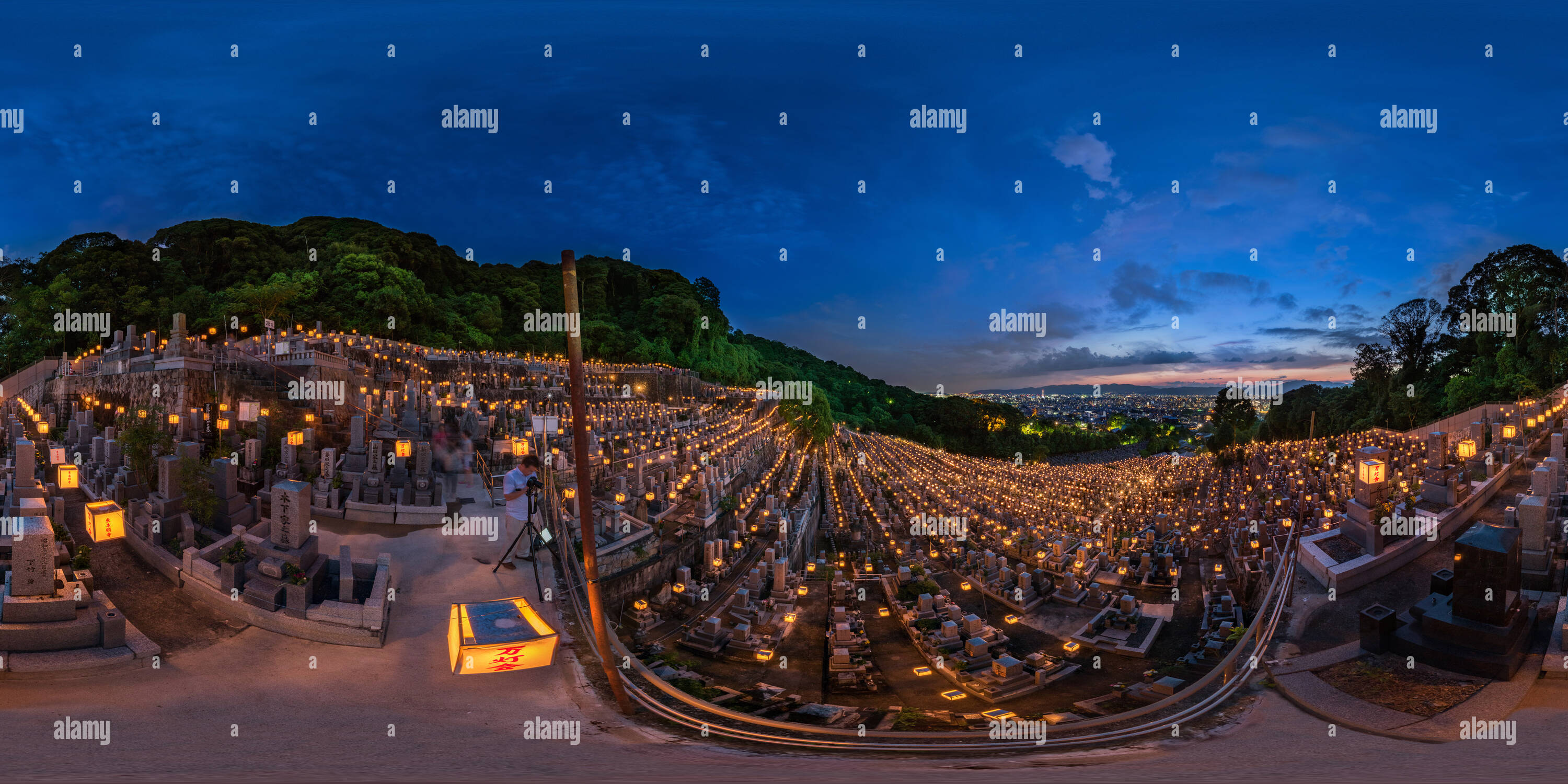 360° view of Cemetery lanterns in Higashi Ootani - Alamy