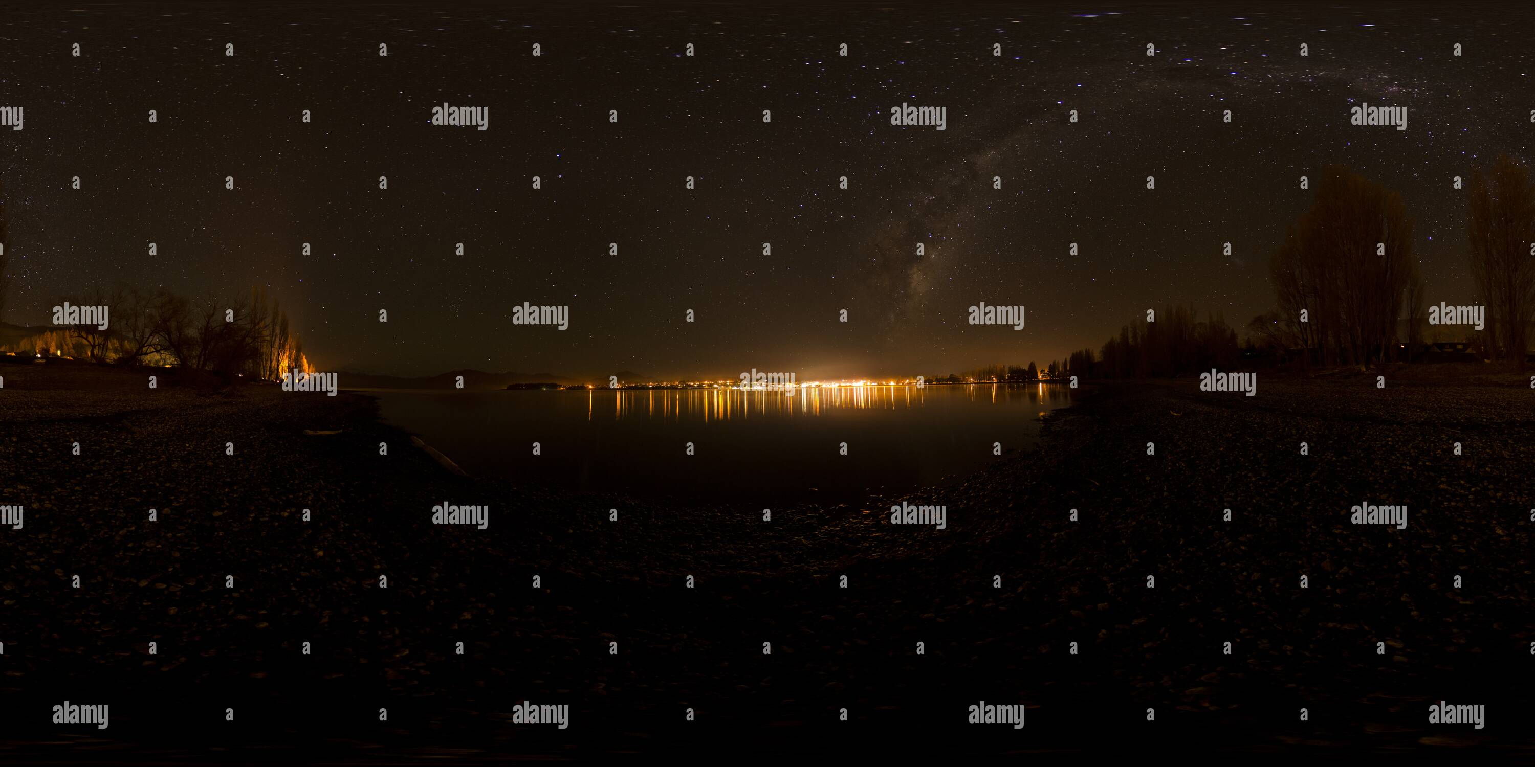 360° view of A starry night over Wanaka - Alamy