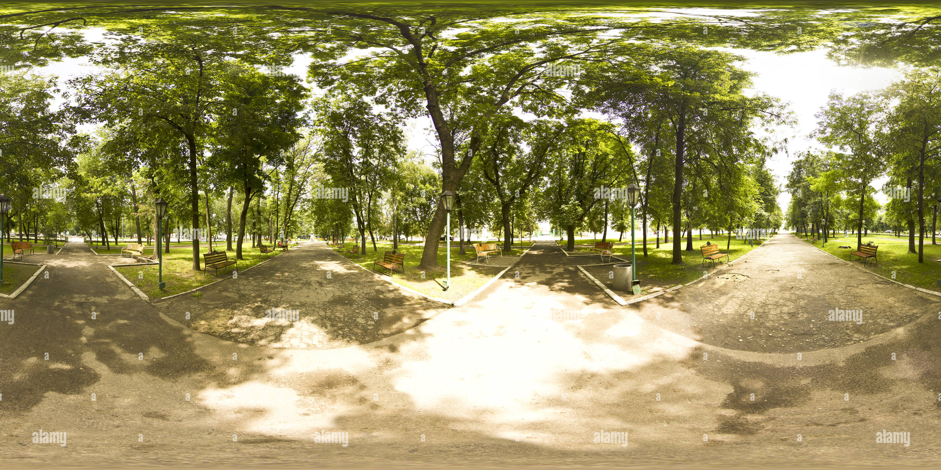 360° view of Square in downtown area - Alamy