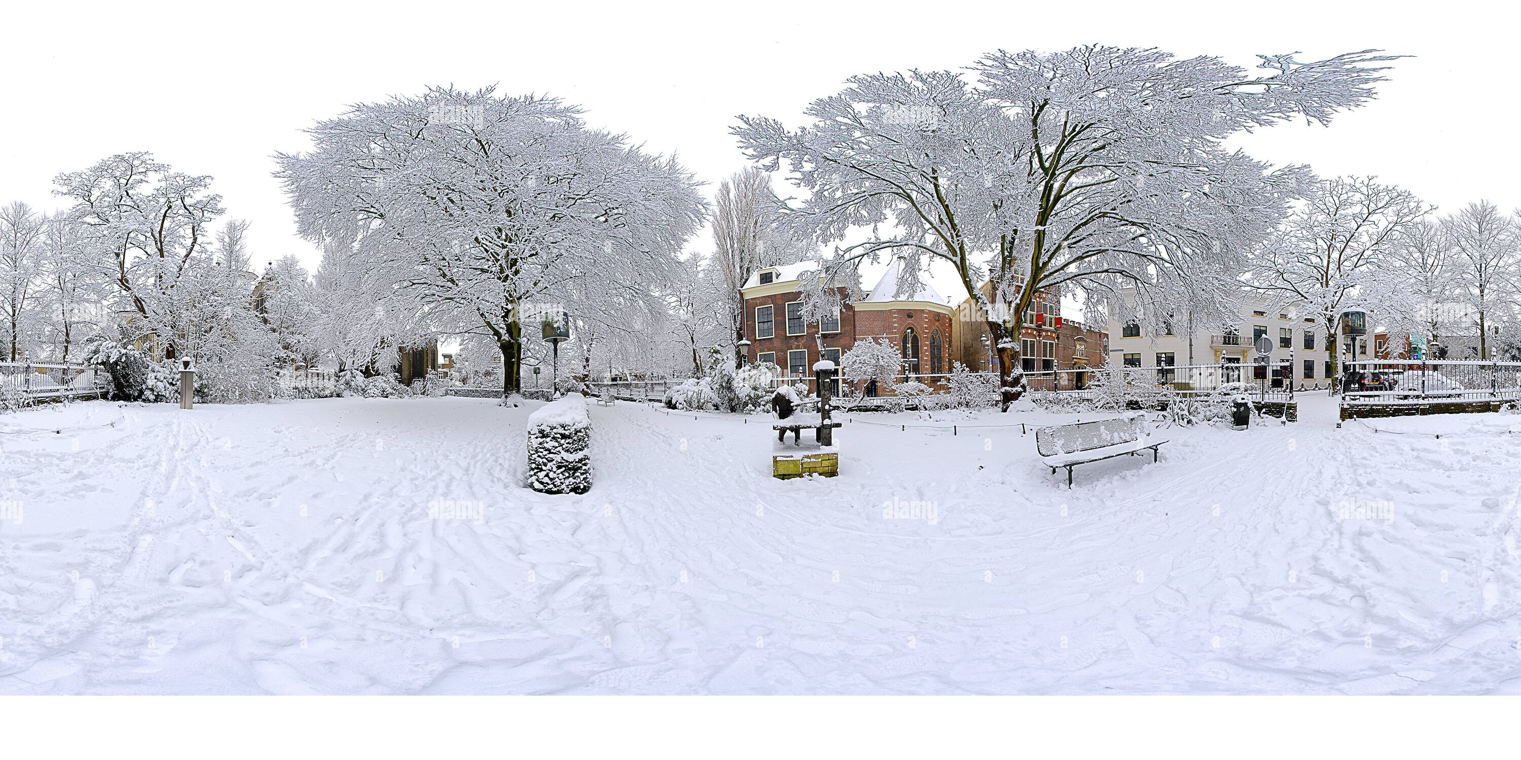360° view of Netherlands - Gouda - Vroesenpark covered with snow - Alamy