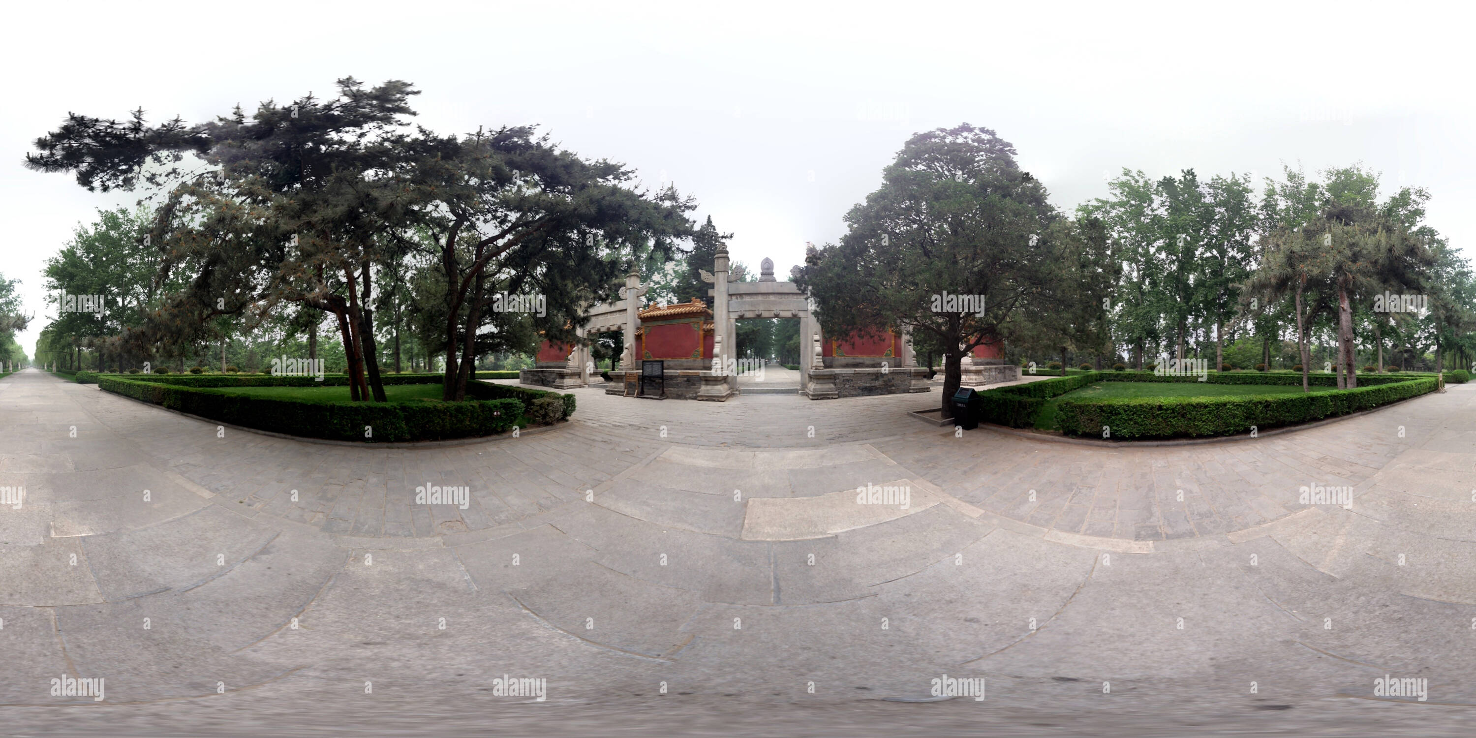 Dragon and phoenix gate hi-res stock photography and images - Alamy