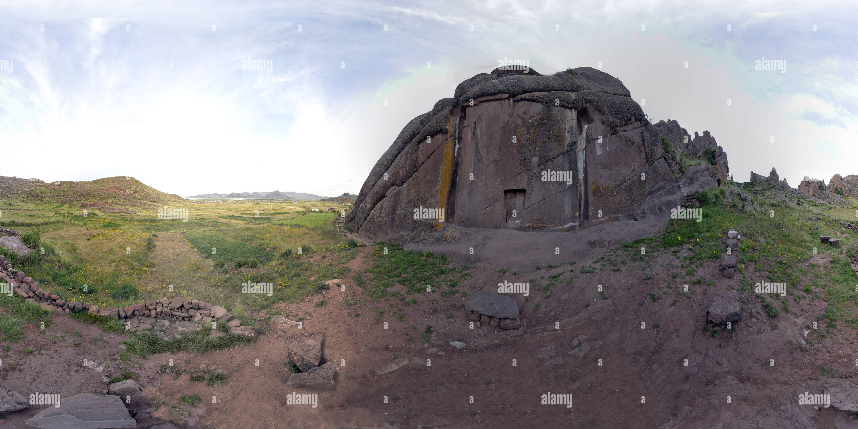 360° view of La Puerta de Hayu Marka Puno, Peru Stargate - Alamy