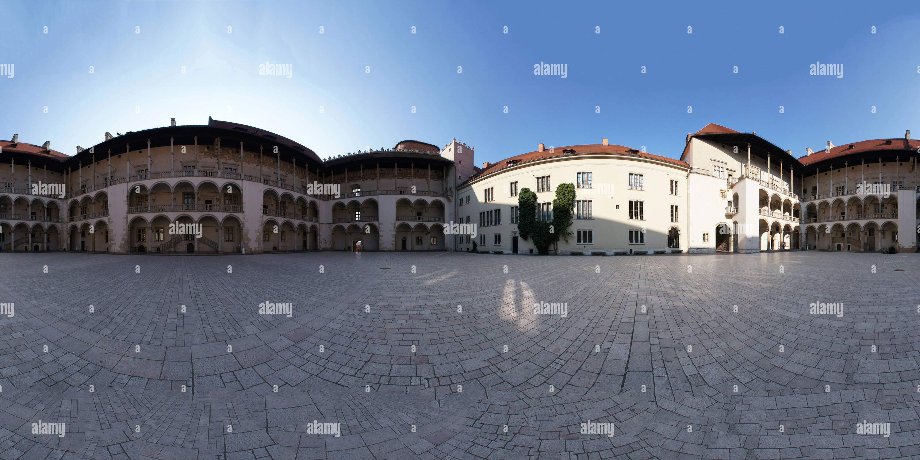 360° view of Arcaded courtyard of the Castle - Alamy