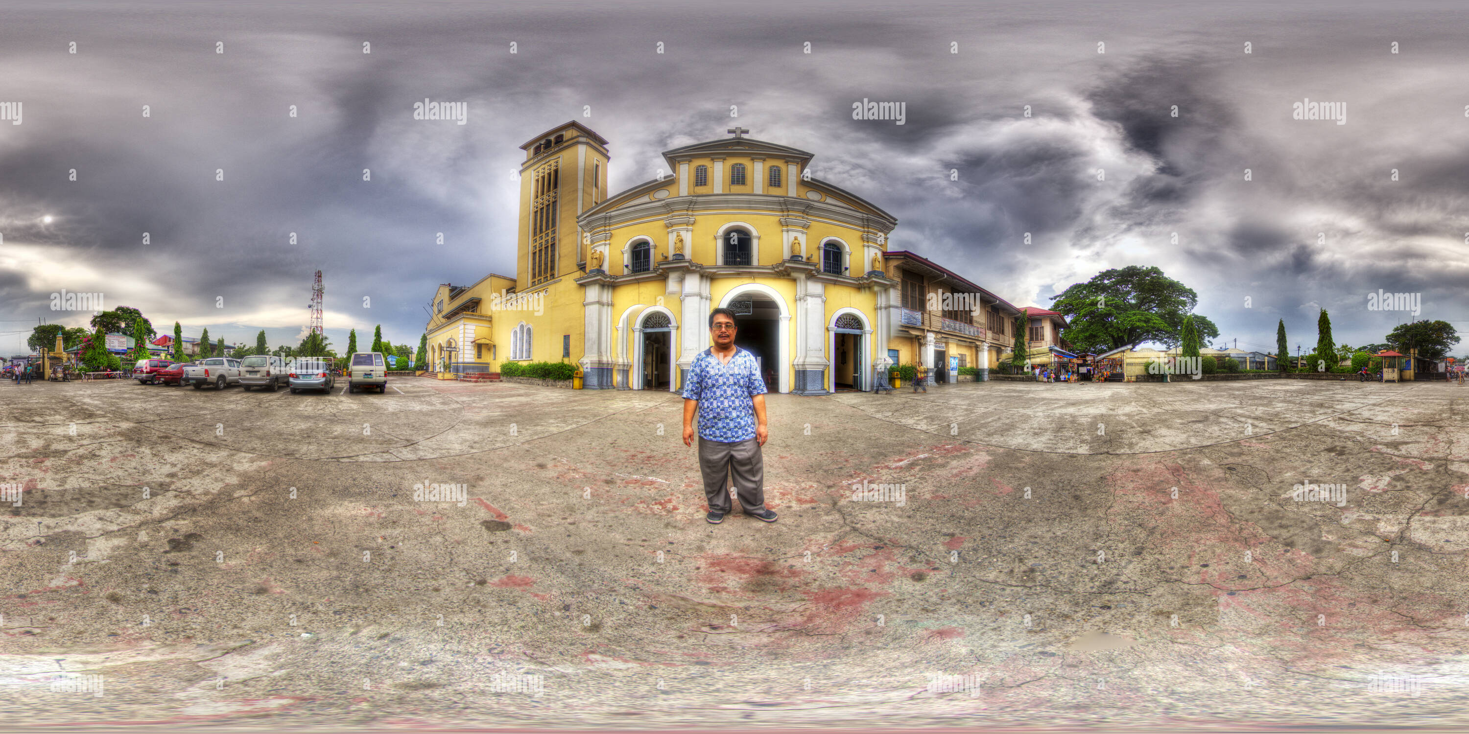 360° view of Our Lady of Manaoag front yard at Manaoag, Pangasinan, with JAN Maglasang - Alamy