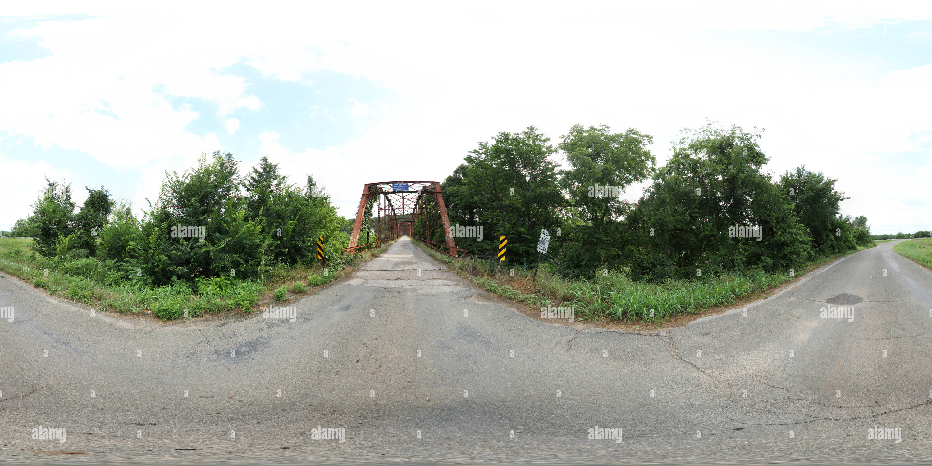 360° view of South Entrance to Canadian Bridge - Alamy