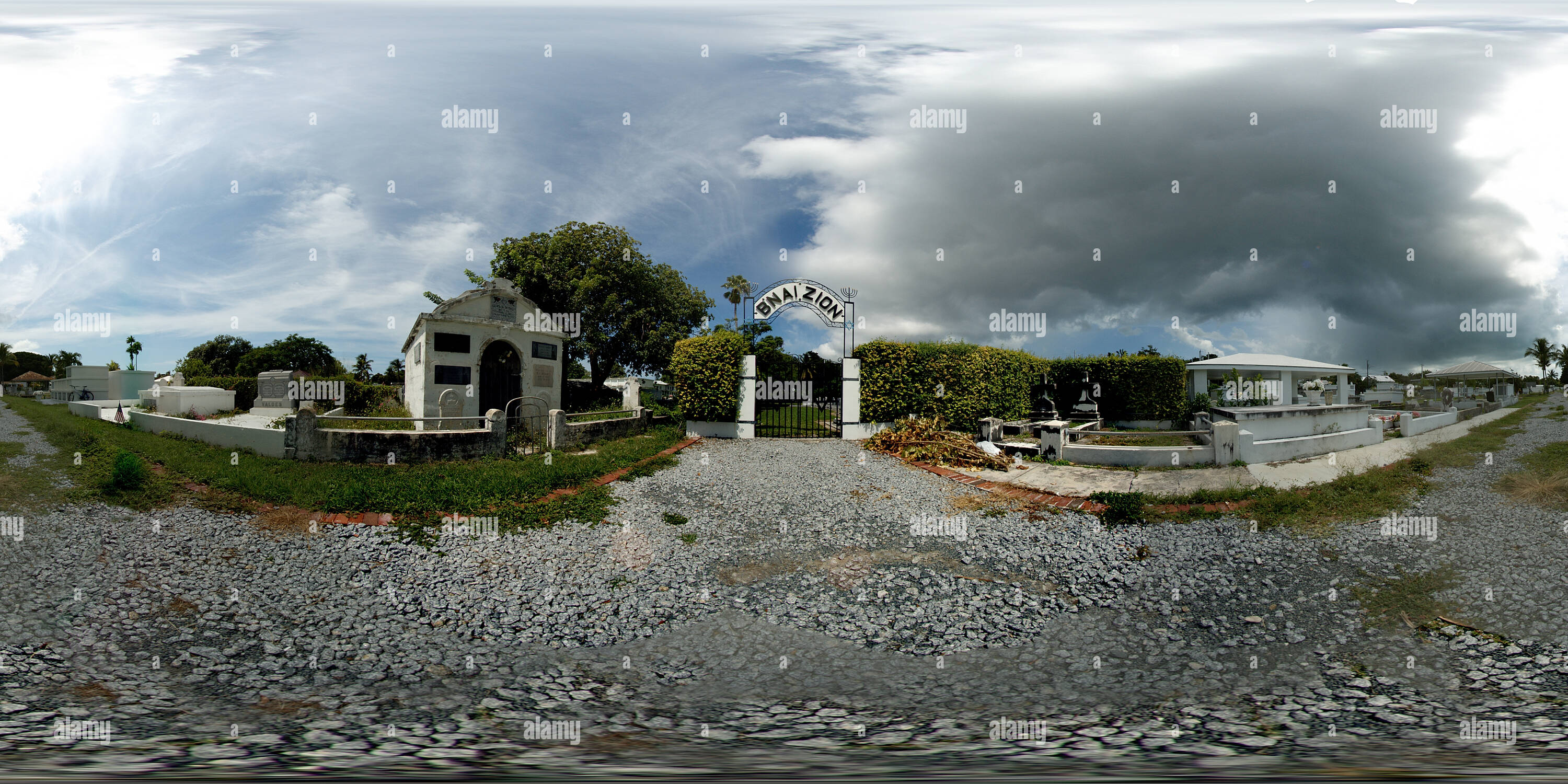 360° view of Roberts Mausoleum and Jewish Section Key West Cemetery - Alamy