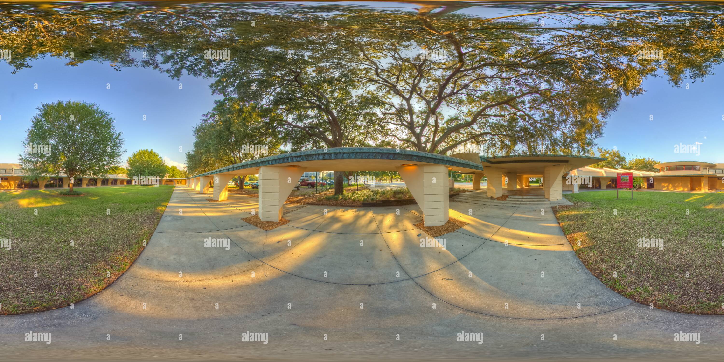 360° view of Frank Lloyd Wright's Ordway building west courtyard - Alamy