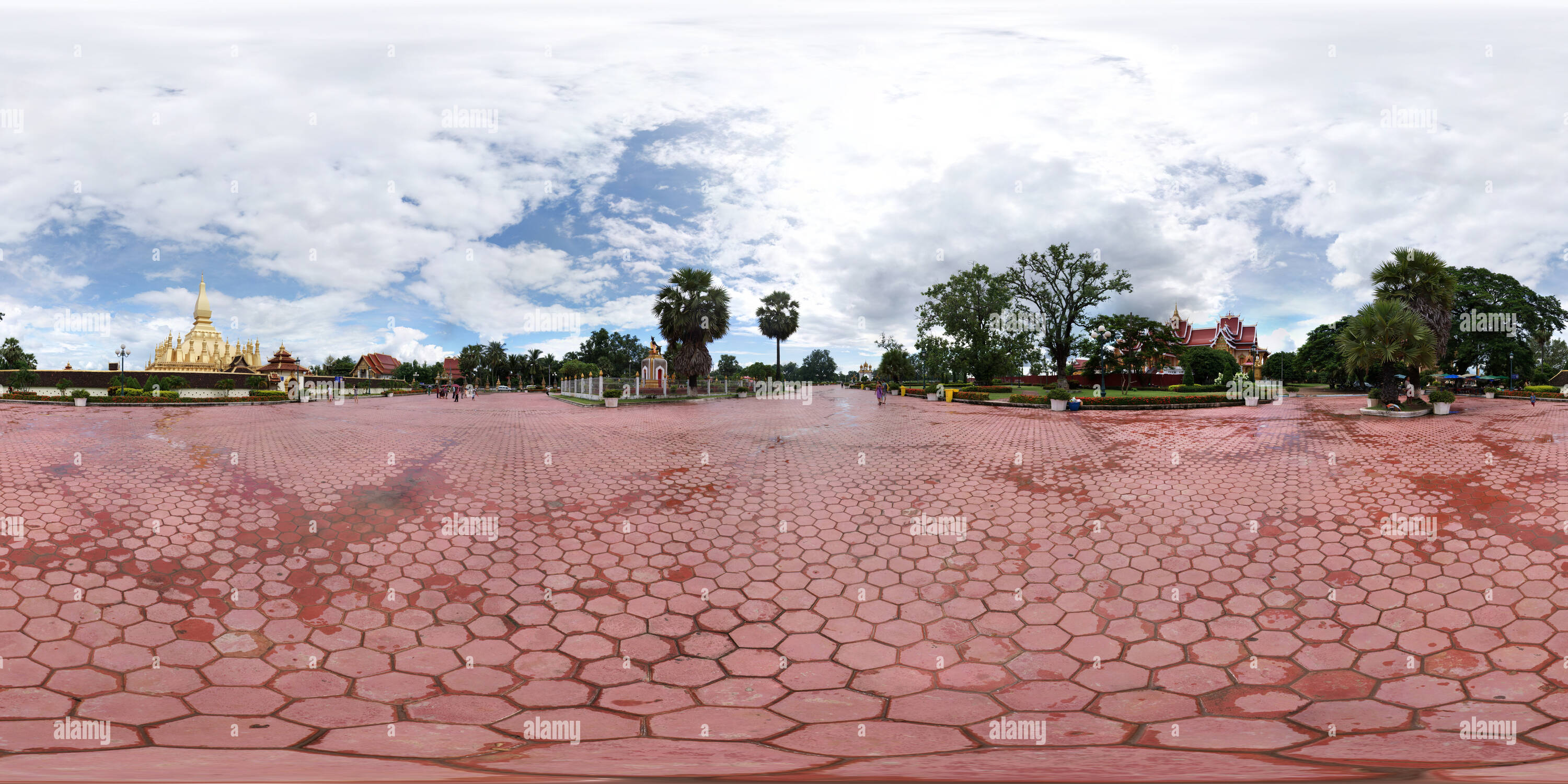 360° view of Pha That Luang in Vientiane, LAOS - Alamy