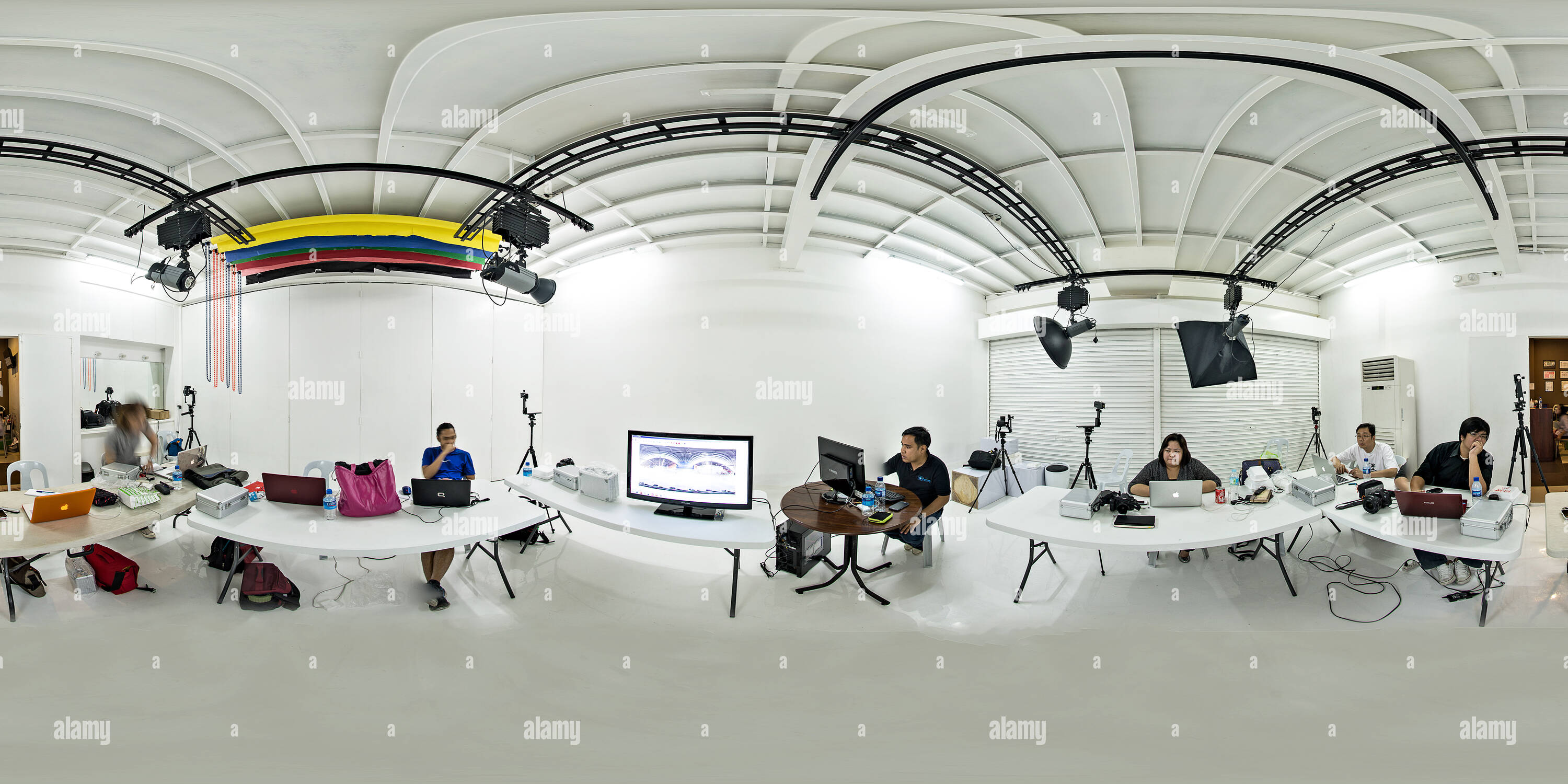 360° view of Sunday in class - Alamy