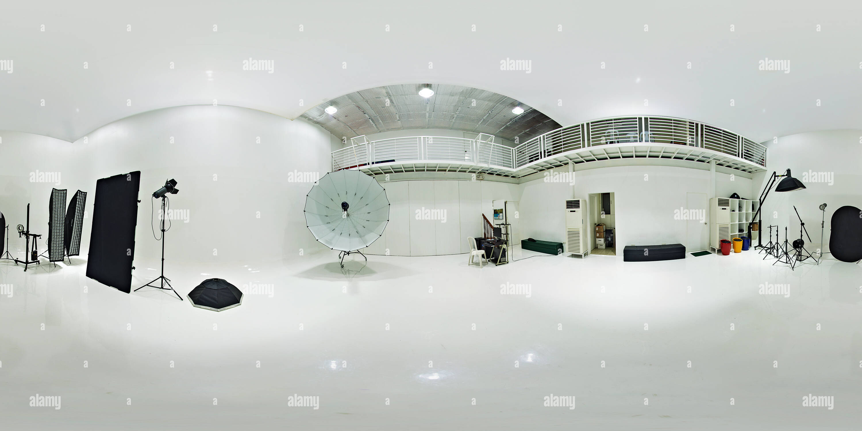 360° view of lights, camera, rotate! - Alamy