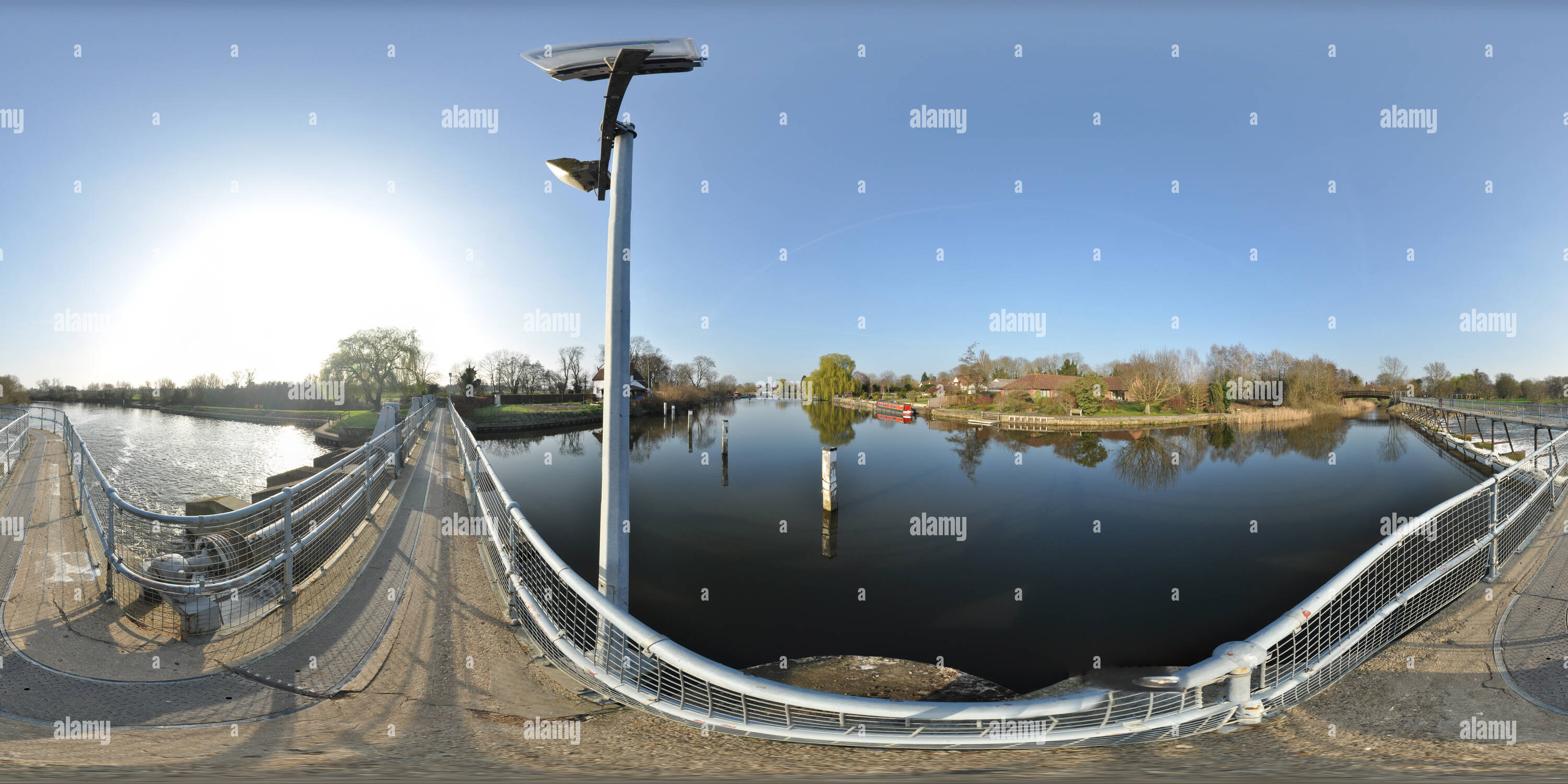 360° view of Benson Weir and Lock - Alamy
