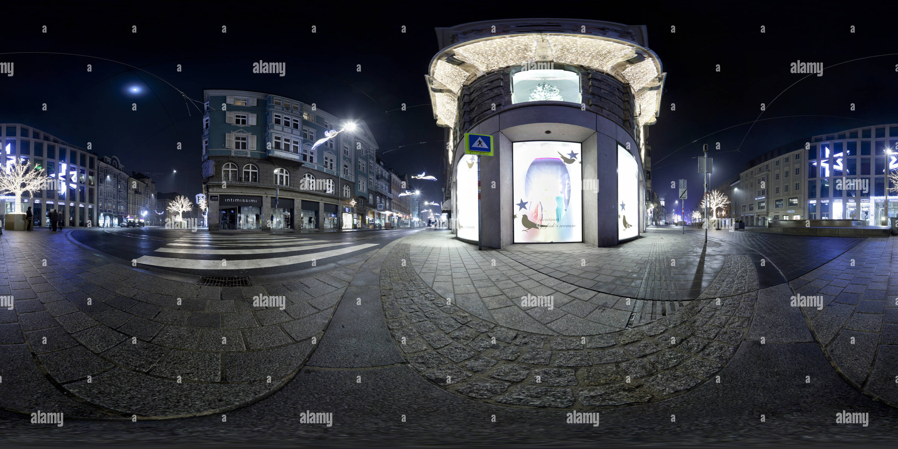 360° view of Innsbruck-City at night, Maria-Theresien Strasse - Alamy