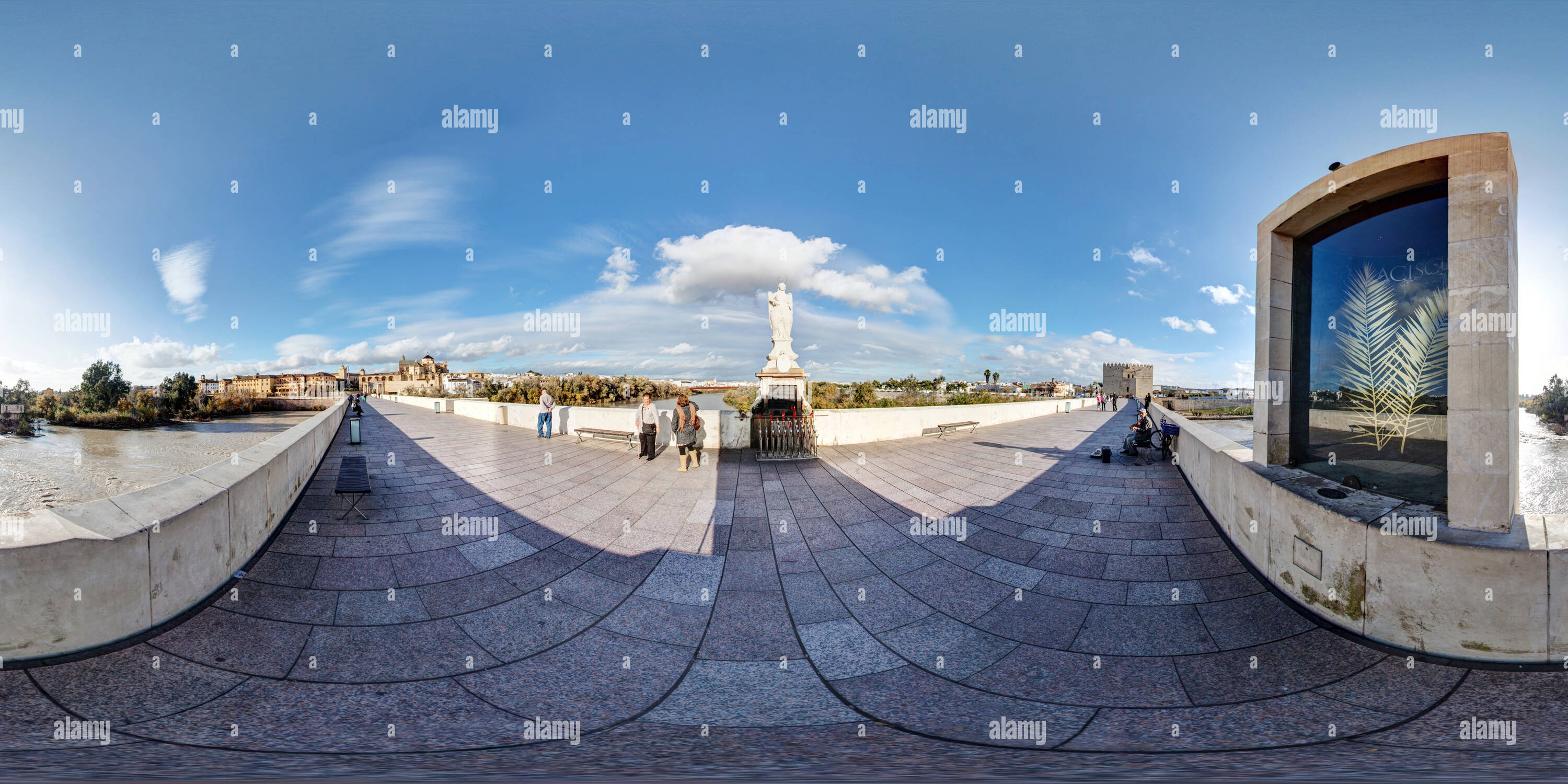 360° view of Roman Bridge of Cordoba (Puente Romano - Alamy