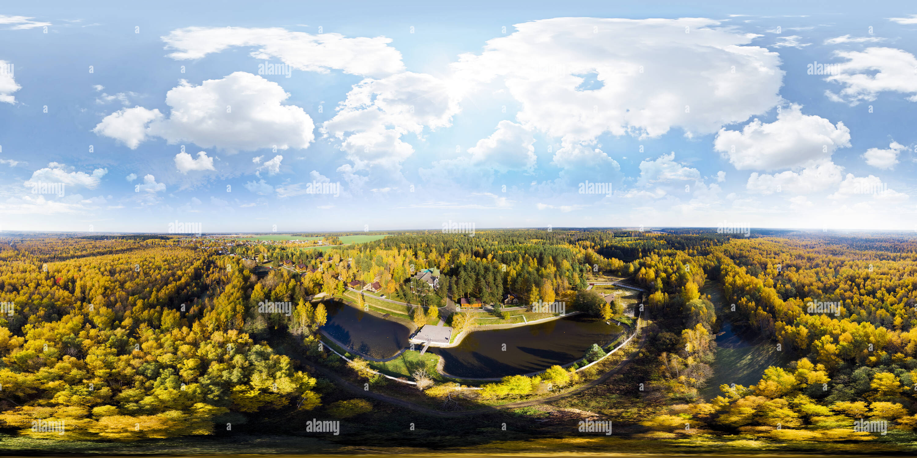 360° view of Forest Lakes resort - Alamy