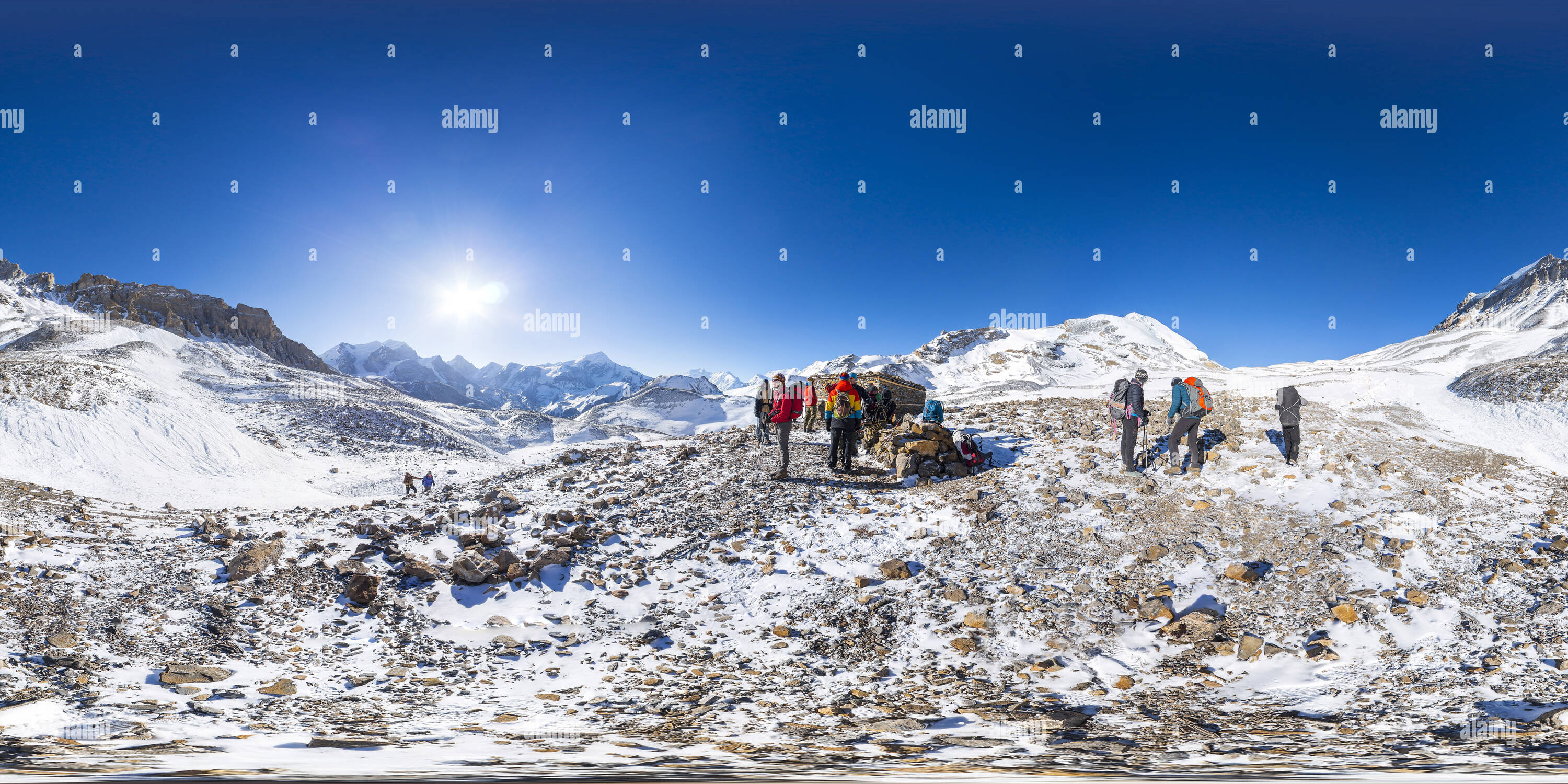 360° view of Nepal. Round Annapurna Trek. Torong-La Pass. Tea house - Alamy