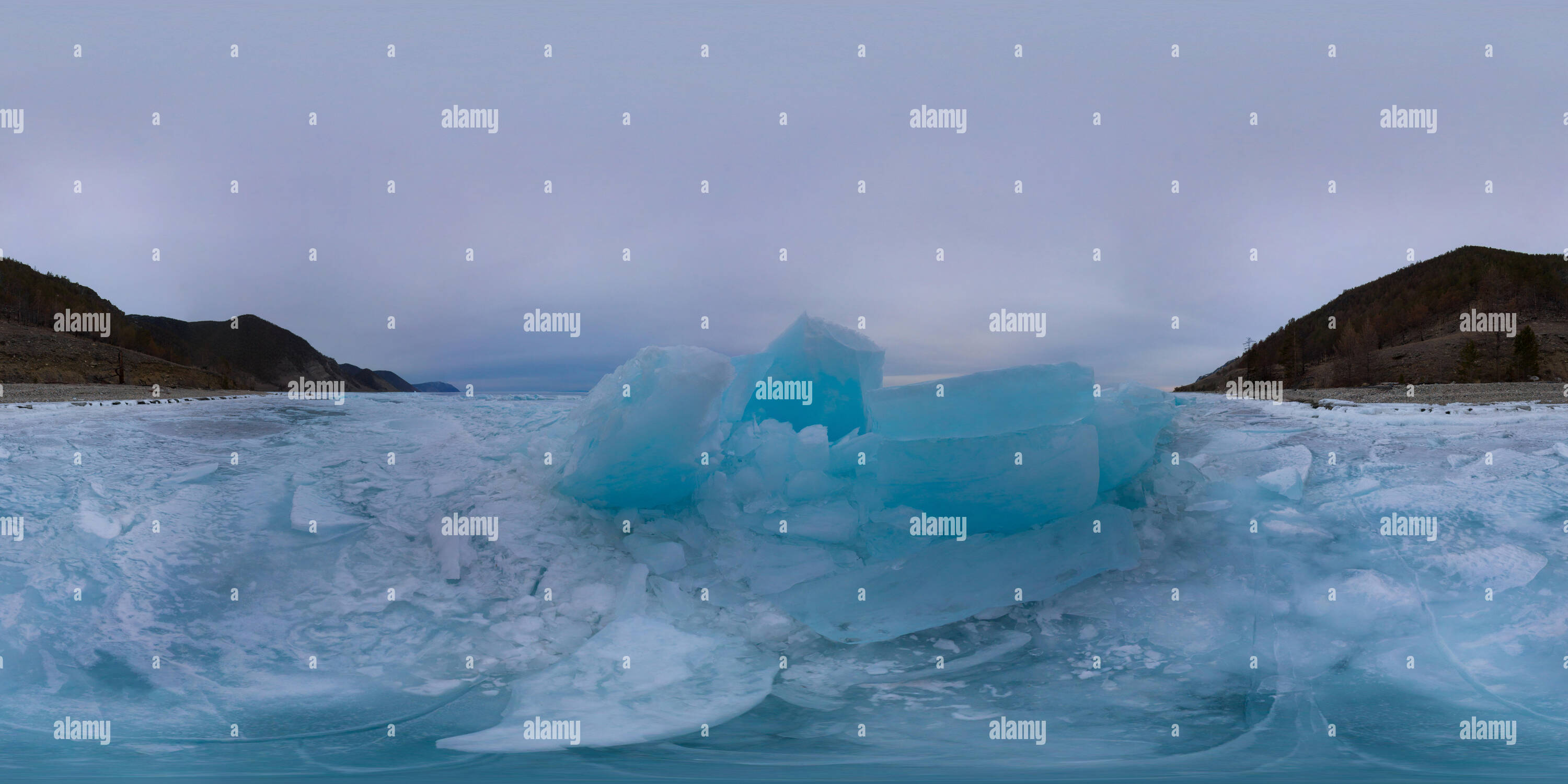 360° view of large blue ice floes on a winter lake Baikal in cloudy ...