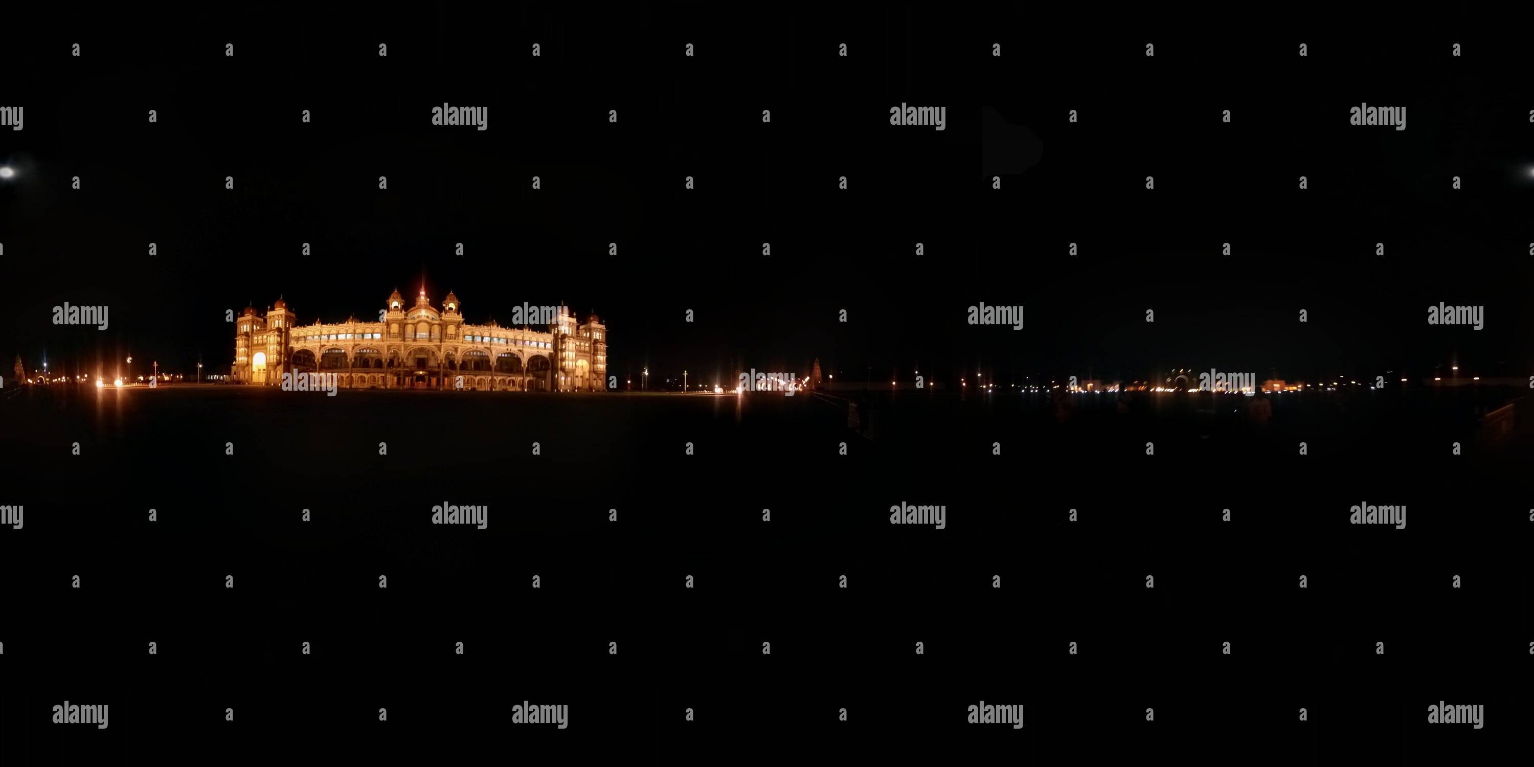 360° view of Mysore Palace at night without lights - Alamy