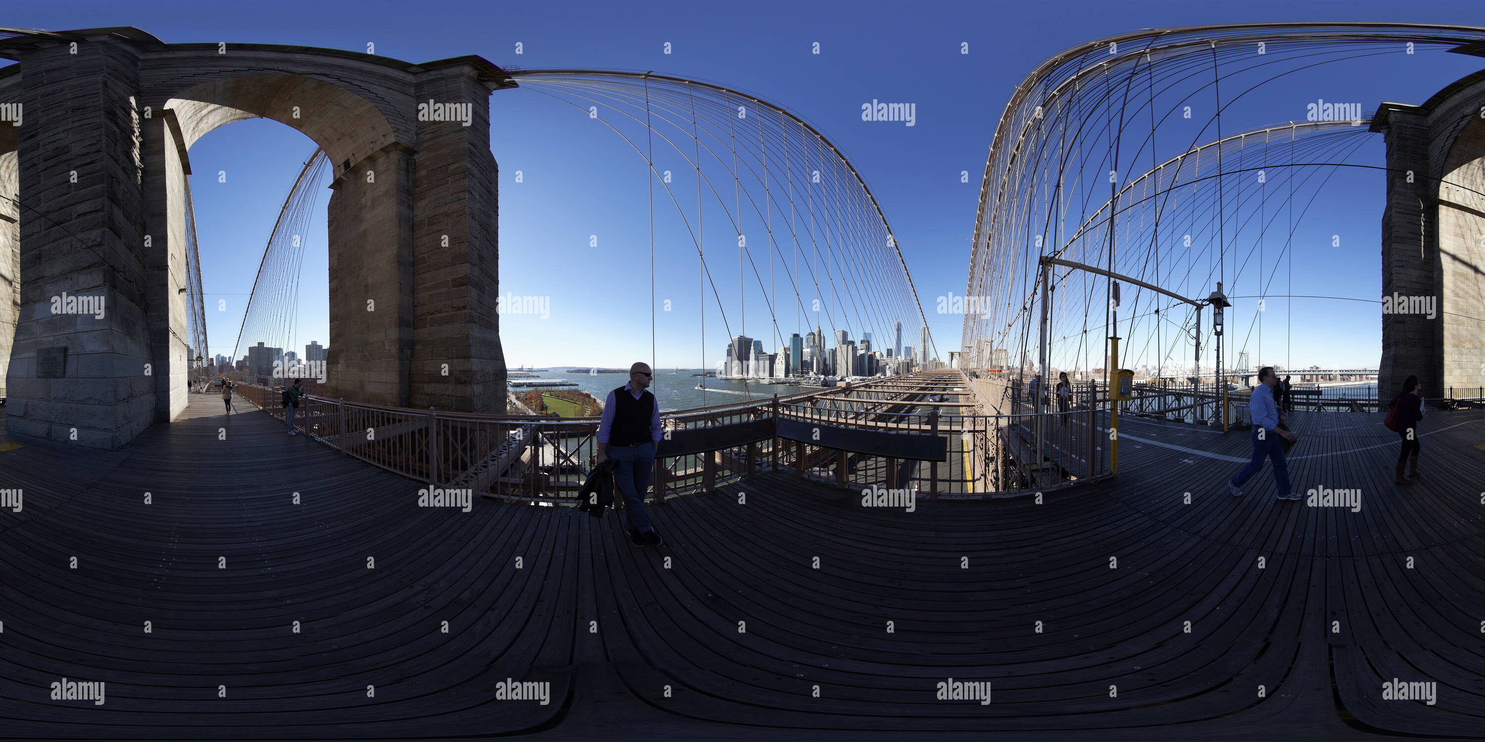 360° view of Brooklyn Bridge in New York City - Alamy